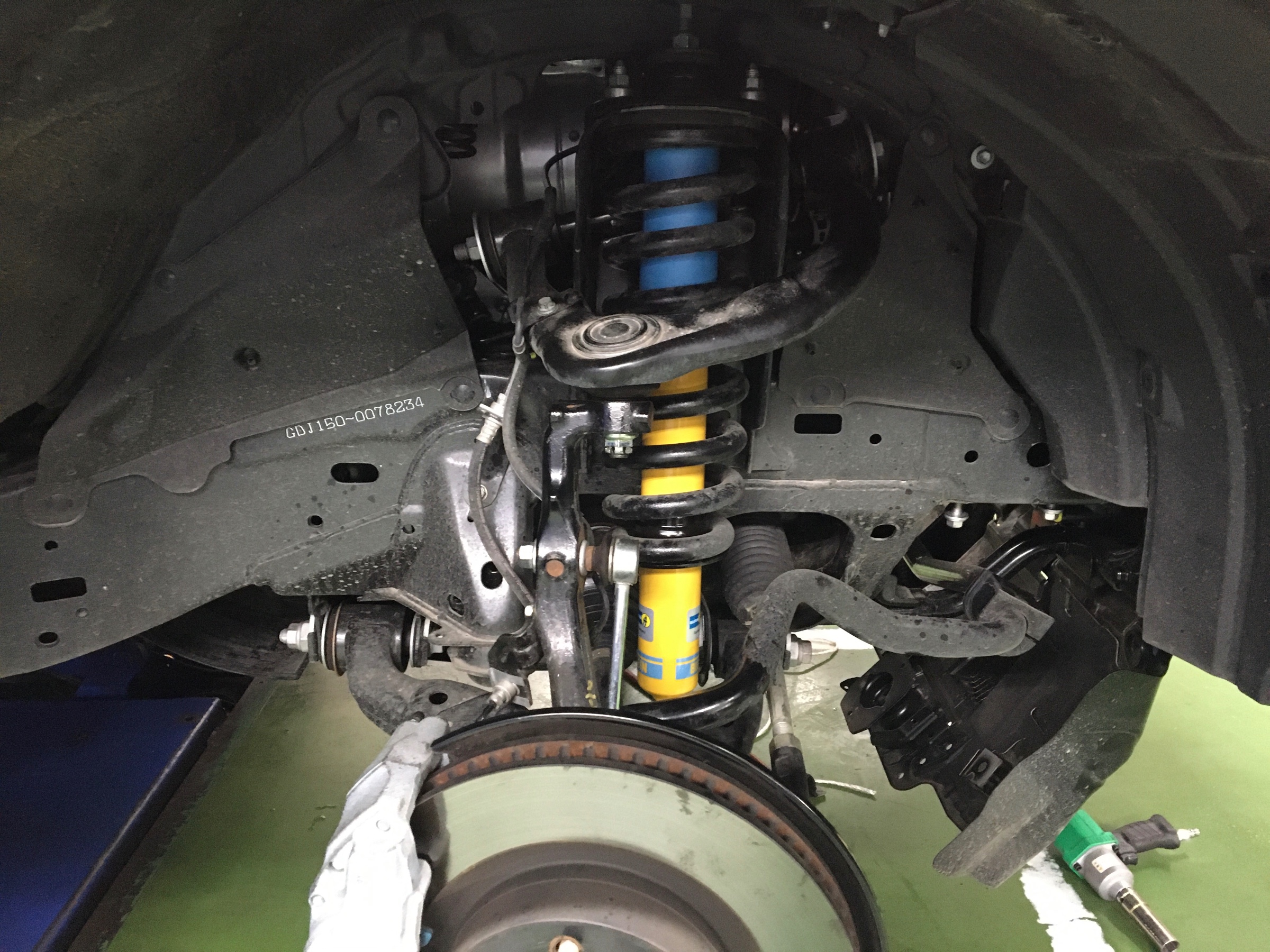 【トヨタ・ランドクルーザー・GDJ150】 ショック交換 | 店舗おススメ情報 | タイヤ館 うしく上柏田（茨城県）