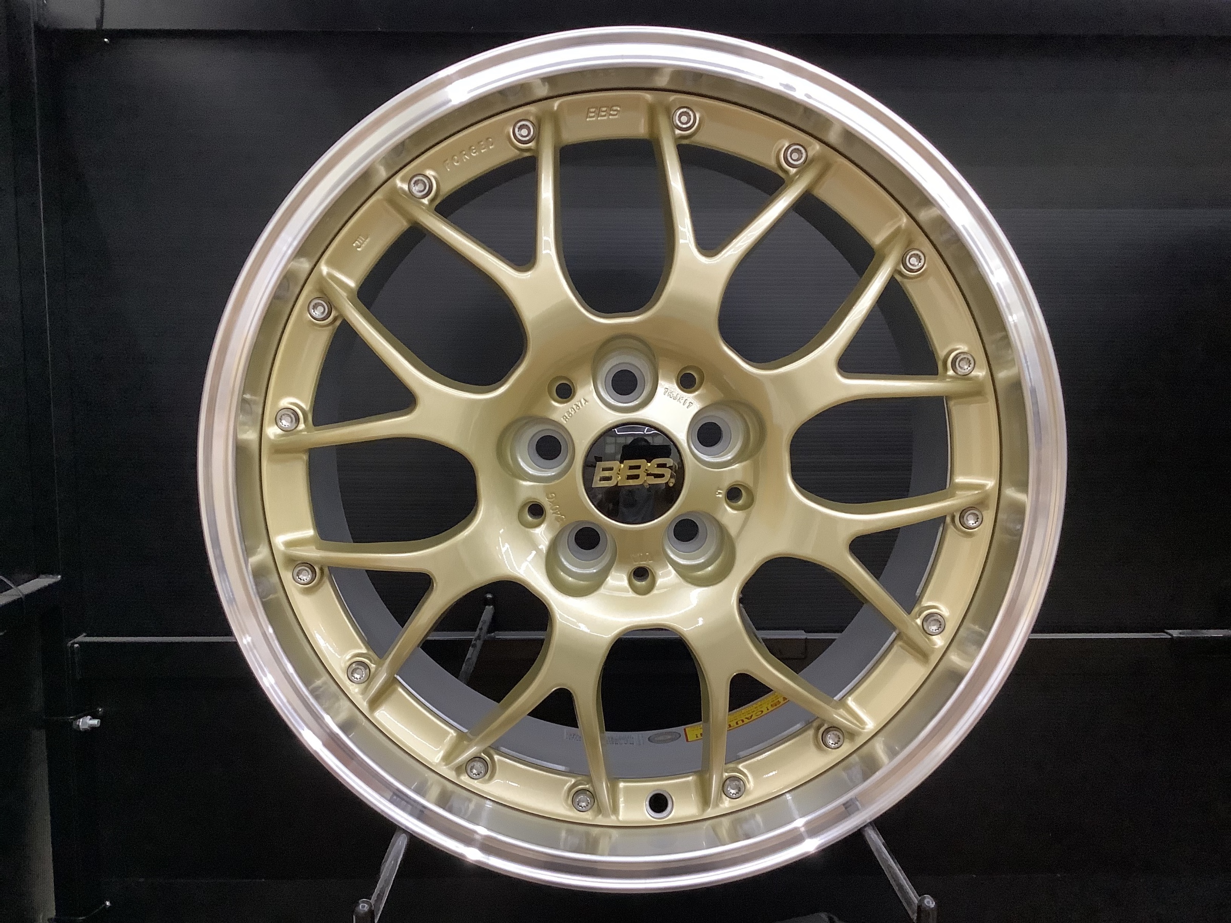 BBS アルミホイール 「RS-GT」ご紹介 | ホイール タイヤ・ホイール関連 > タイヤ・ホイール交換 | サービス事例 | タイヤ館 広島 | タイヤからはじまる、トータルカー ...