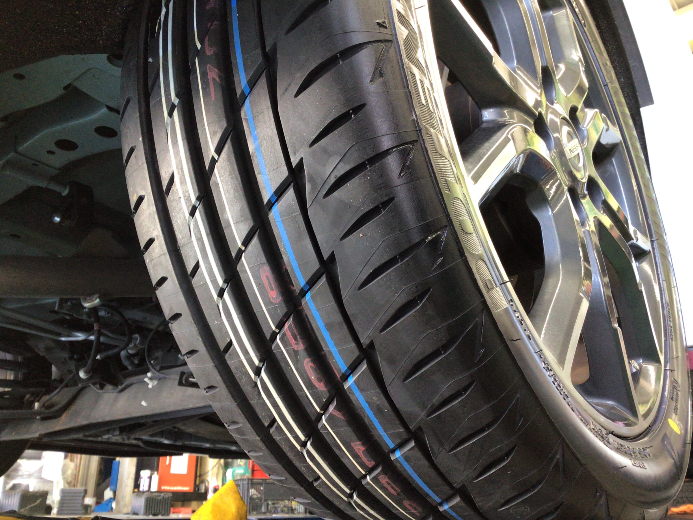 タイヤ交換作業（ブリヂストン POTENZA Adrenalin RE004） 日産・セレナNISMO | 店舗おススメ情報 | タイヤ館 安城（愛知県）
