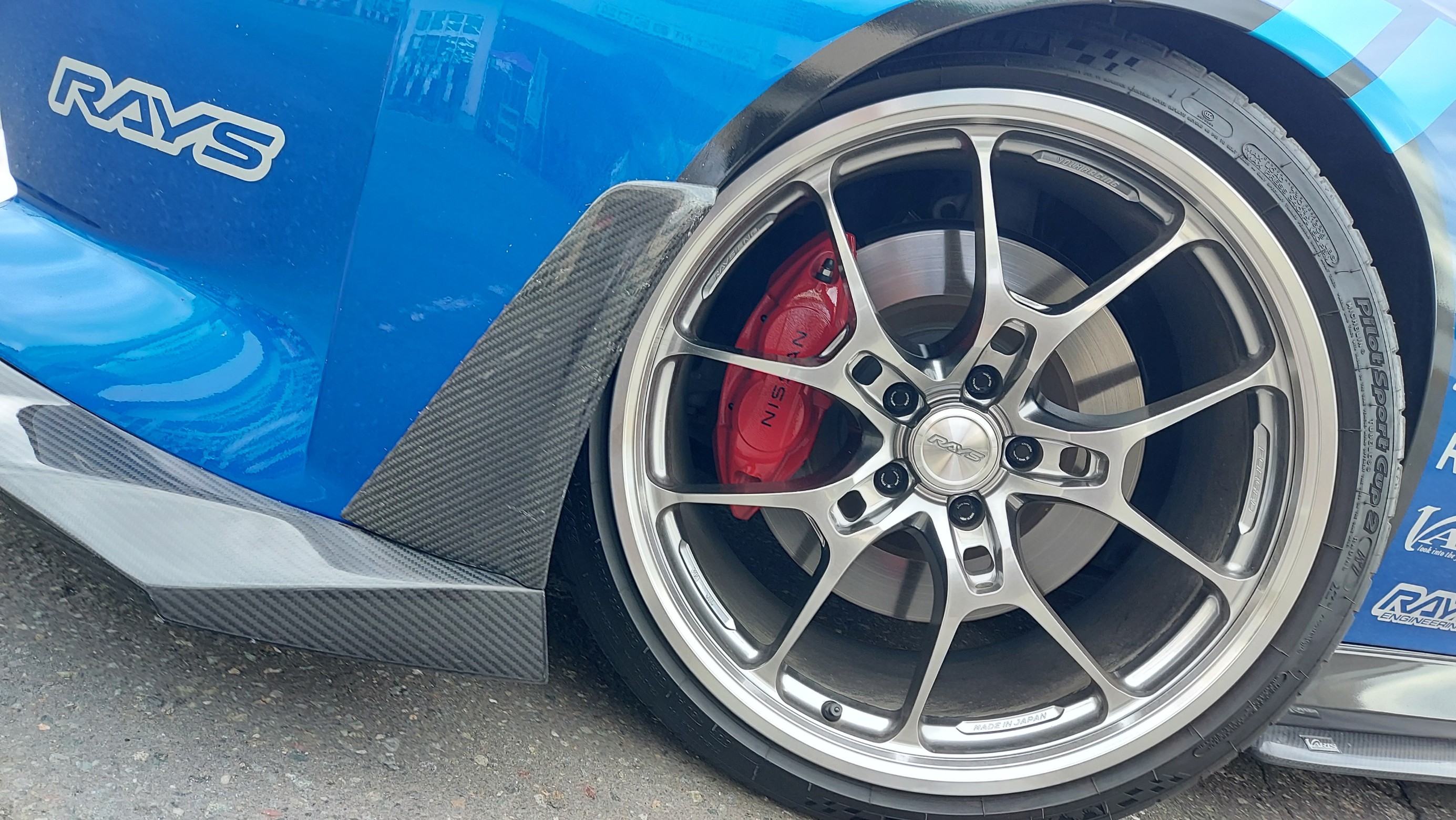 RZ34 RAYS デモカーご来店!! 鋳造・鍛造アルミホイール取扱店 | スタッフ日記 | タイヤ館 275 | タイヤからはじまる、トータルカーメンテナンス タイヤ館グループ