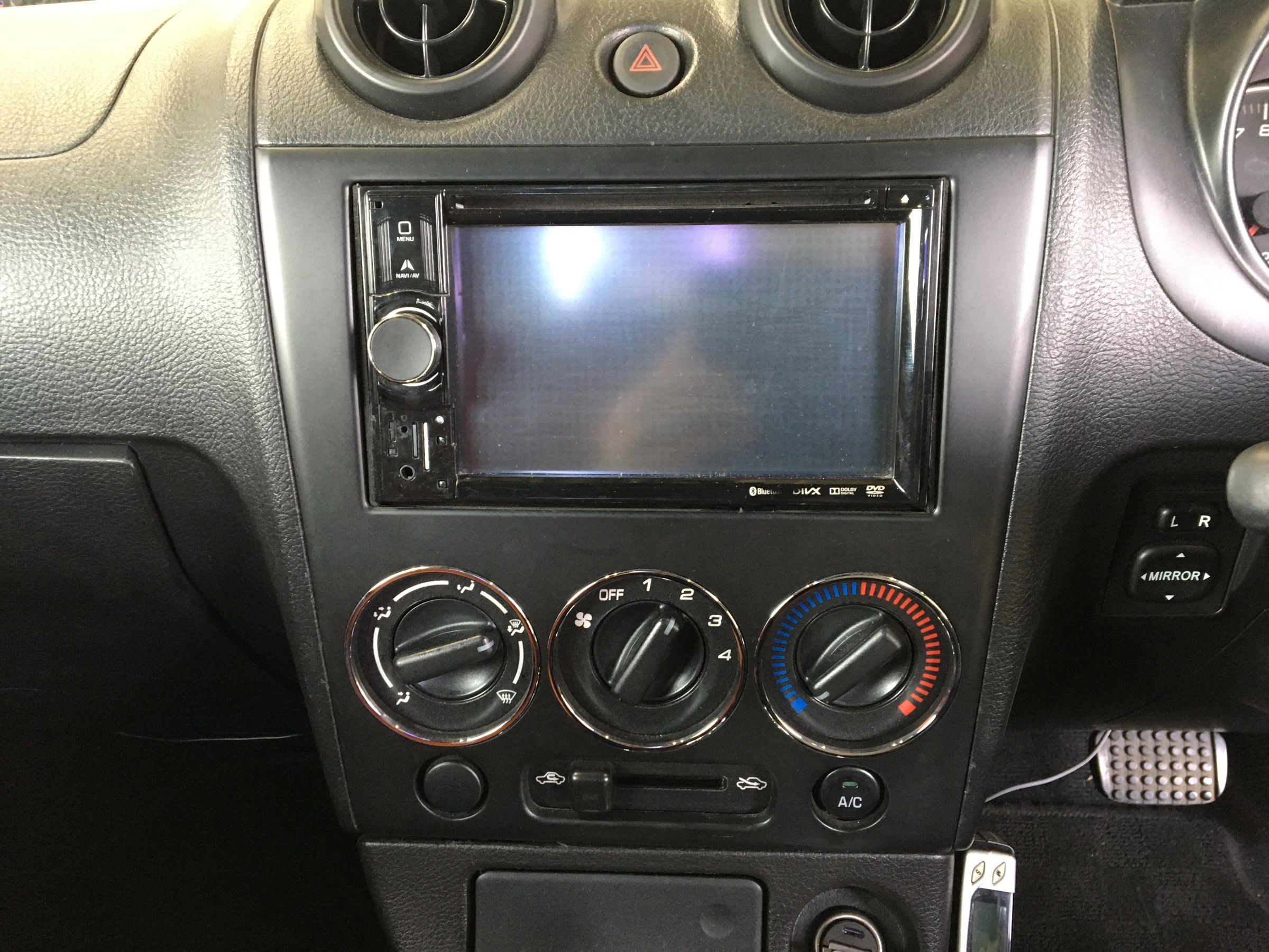 【ダイハツ・コペン・L880K】 ディスプレイオーディオ交換 | ダイハツ コペン AV&ナビ機器 カー用品取付 > AV商品取付 | サービス事例 | タイヤ館 うしく上柏田 | 茨城県の ...