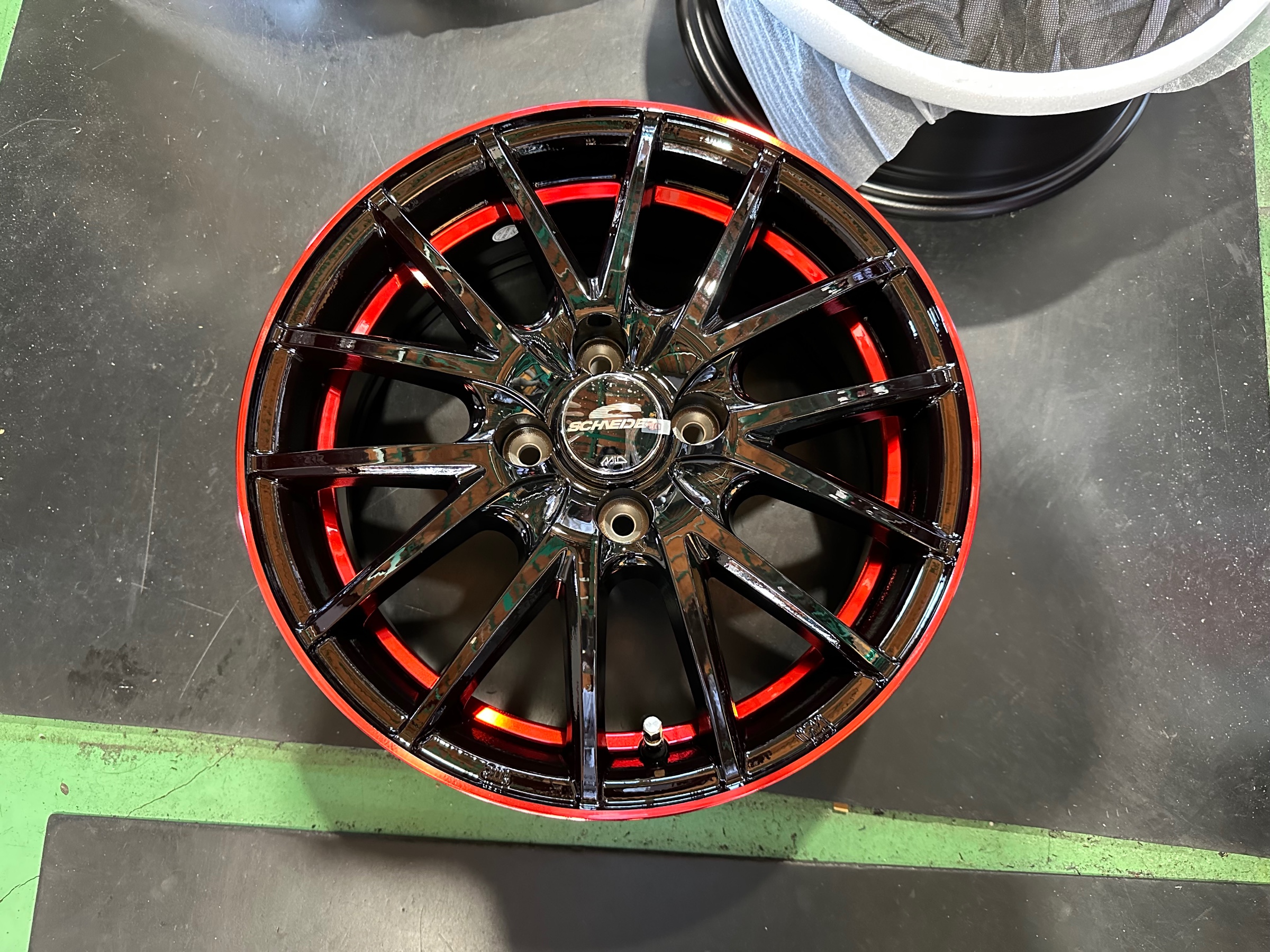 トヨタ ヤリスにホイール交換 SCHNEIDER RX27 | 店舗おススメ情報 | タイヤ館 京都八幡（京都府）