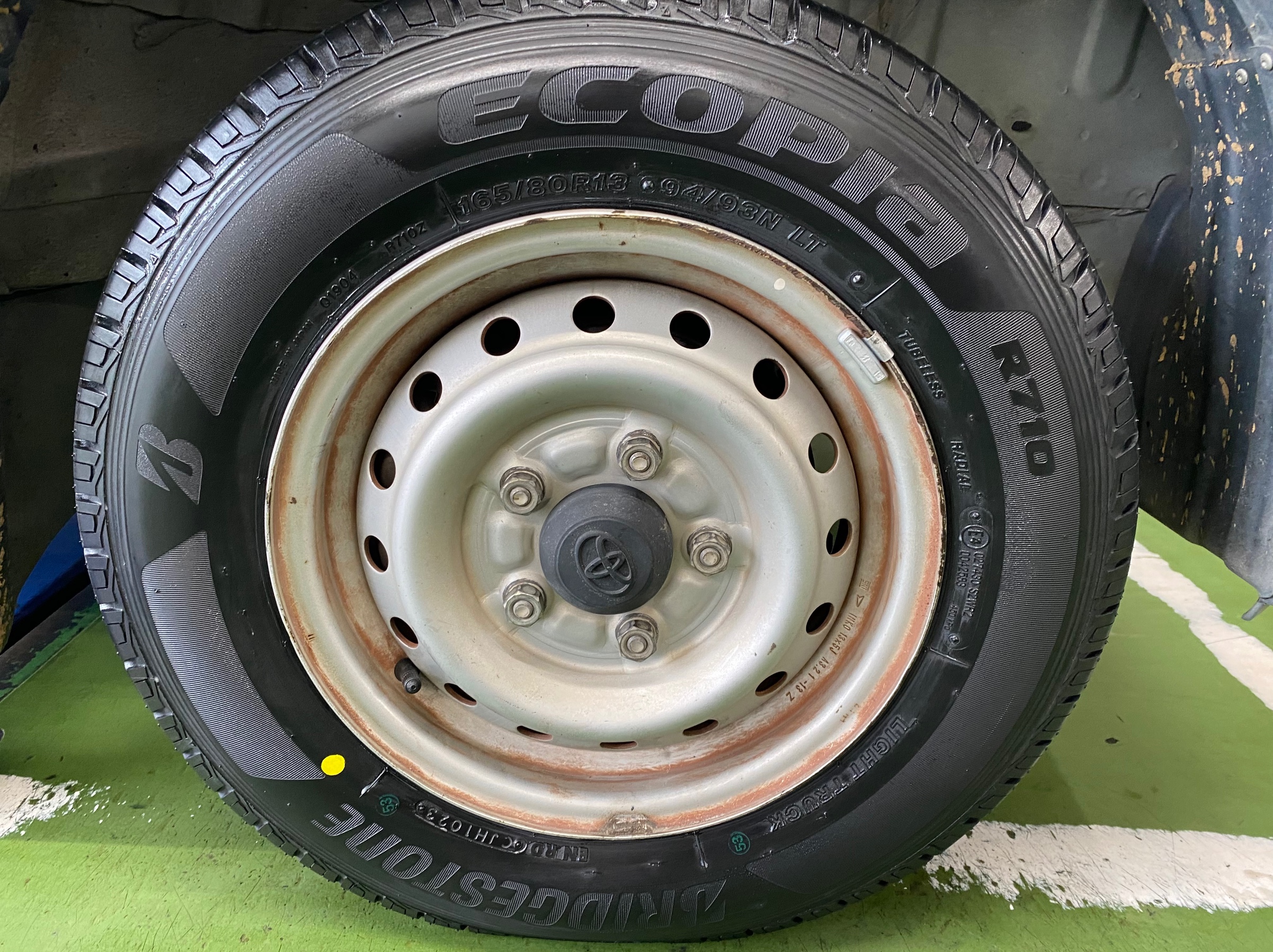 【TOYOTA・タウンエース・DBF-S402M】タイヤ交換 | トヨタ タウンエース タイヤ タイヤ・ホイール関連 > タイヤ・ホイール交換 ...