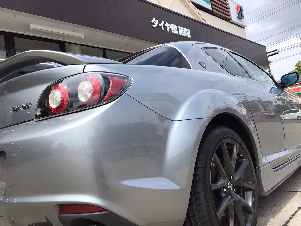 マツダ RX-8のHIDバルブ交換とタイヤ交換&4輪アライメント！ | 店舗おススメ情報 | タイヤ館 西尾（愛知県）