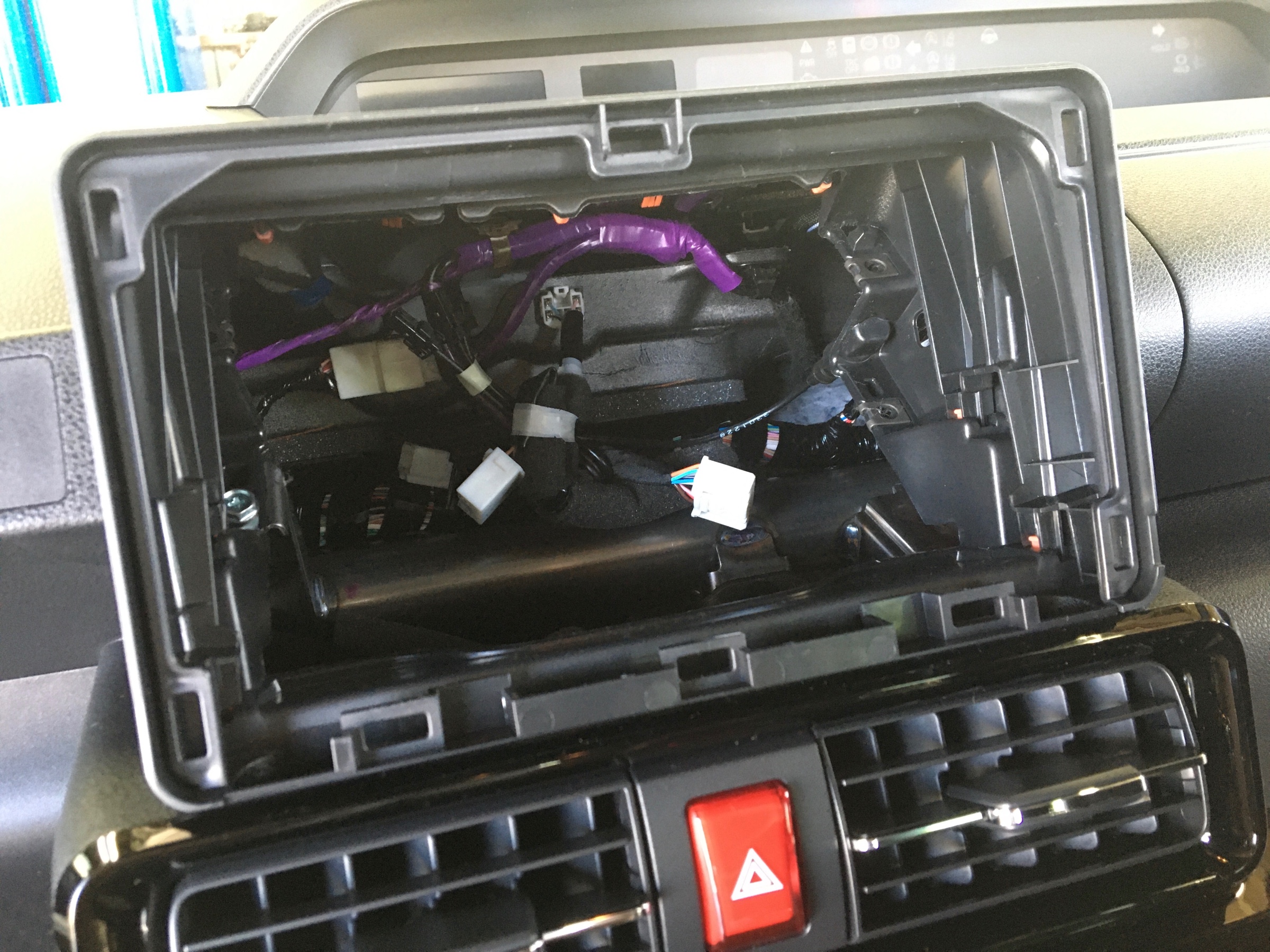 【ダイハツ・タントカスタム・LA650S】 ナビ交換 | 店舗おススメ情報 | タイヤ館 うしく上柏田（茨城県）