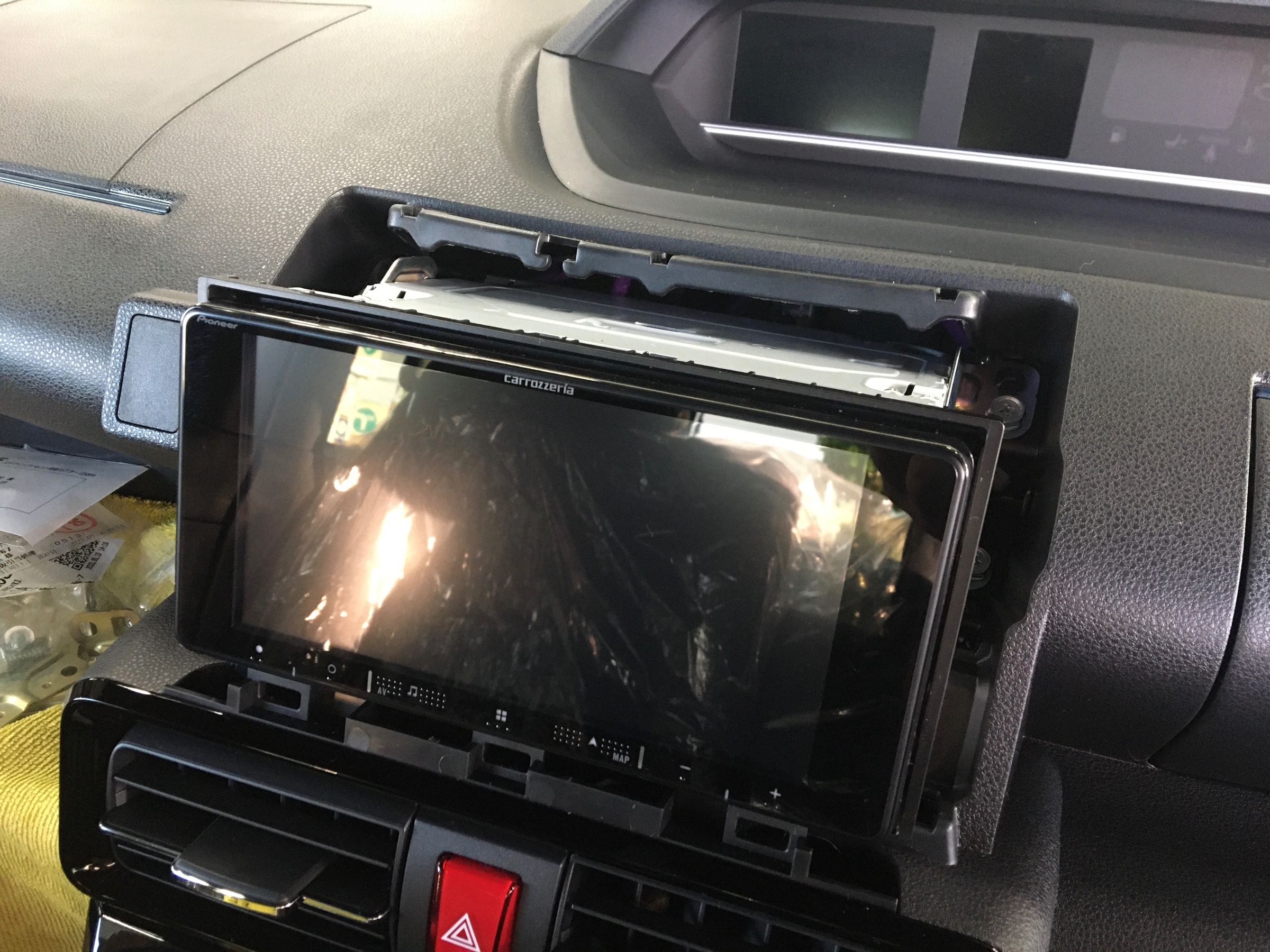 【ダイハツ・タントカスタム・LA650S】 ナビ交換 | ダイハツ タントカスタム AV&ナビ機器 カー用品取付 > AV商品取付 | サービス事例 | タイヤ館 うしく上柏田 | 茨城県の ...