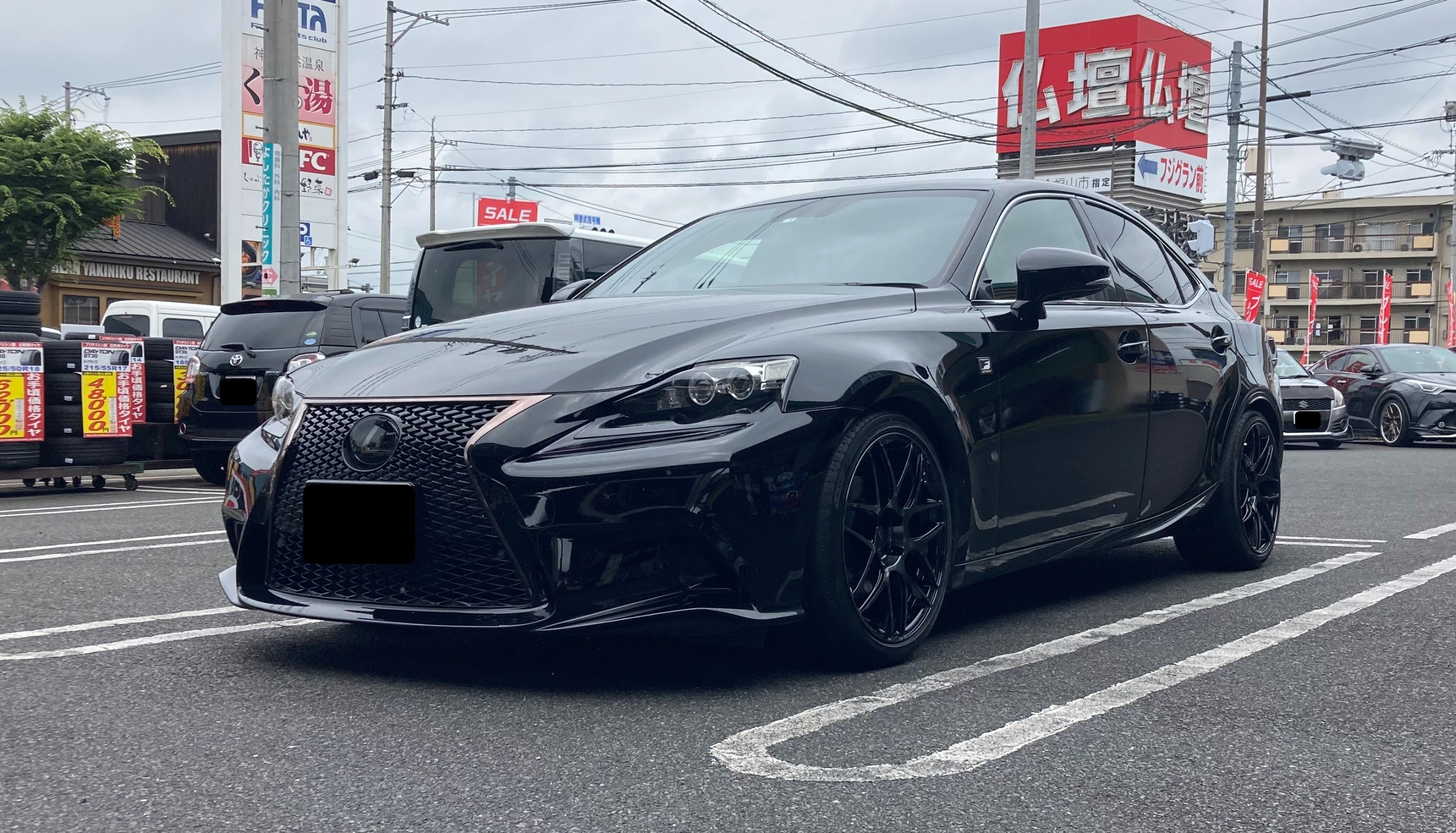 LEXUS IS300h【AVE30】アルミ取付け！ | レクサス IS ホイール | 神辺店の技術サービス | タイヤ館 神辺 | タイヤからはじまる、トータルカーメンテナンス タイヤ館グループ