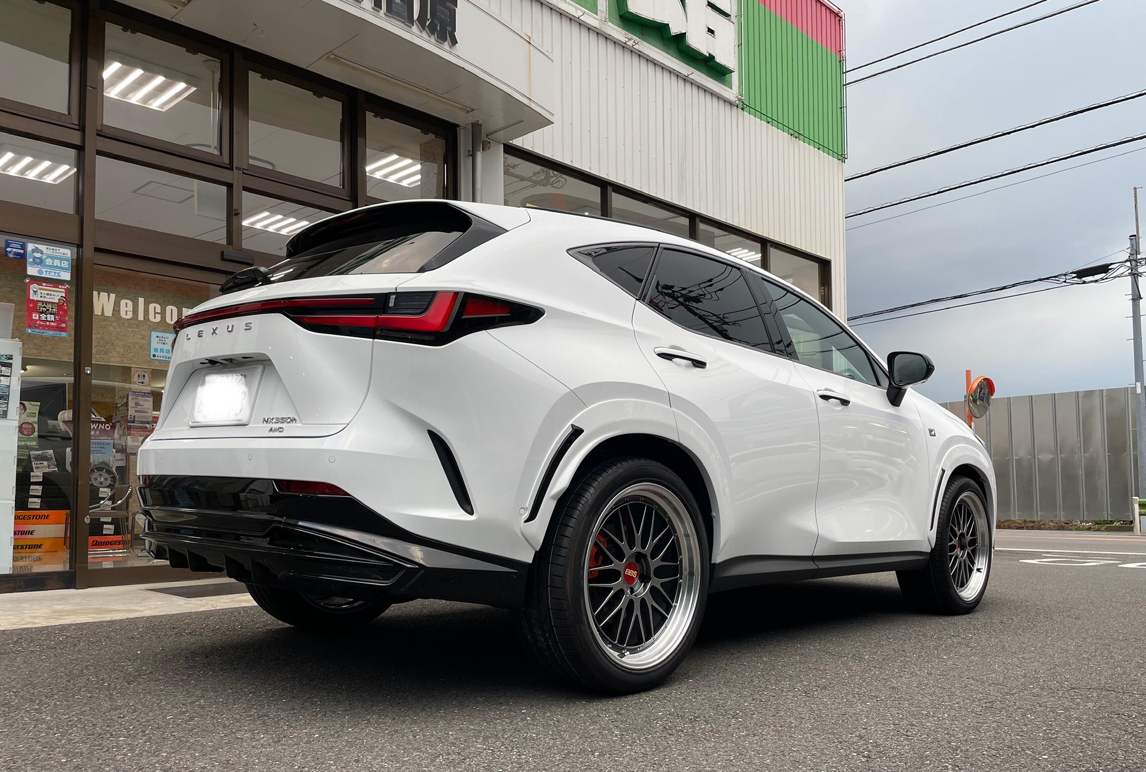 レクサスLXへBBS-LMとアーティシャンのフェンダー取付です♫ | レクサス NX ホイール タイヤ・ホイール関連 > タイヤ・ホイール交換 | サービス事例 | タイヤ館 楢原 | 東京都 ...