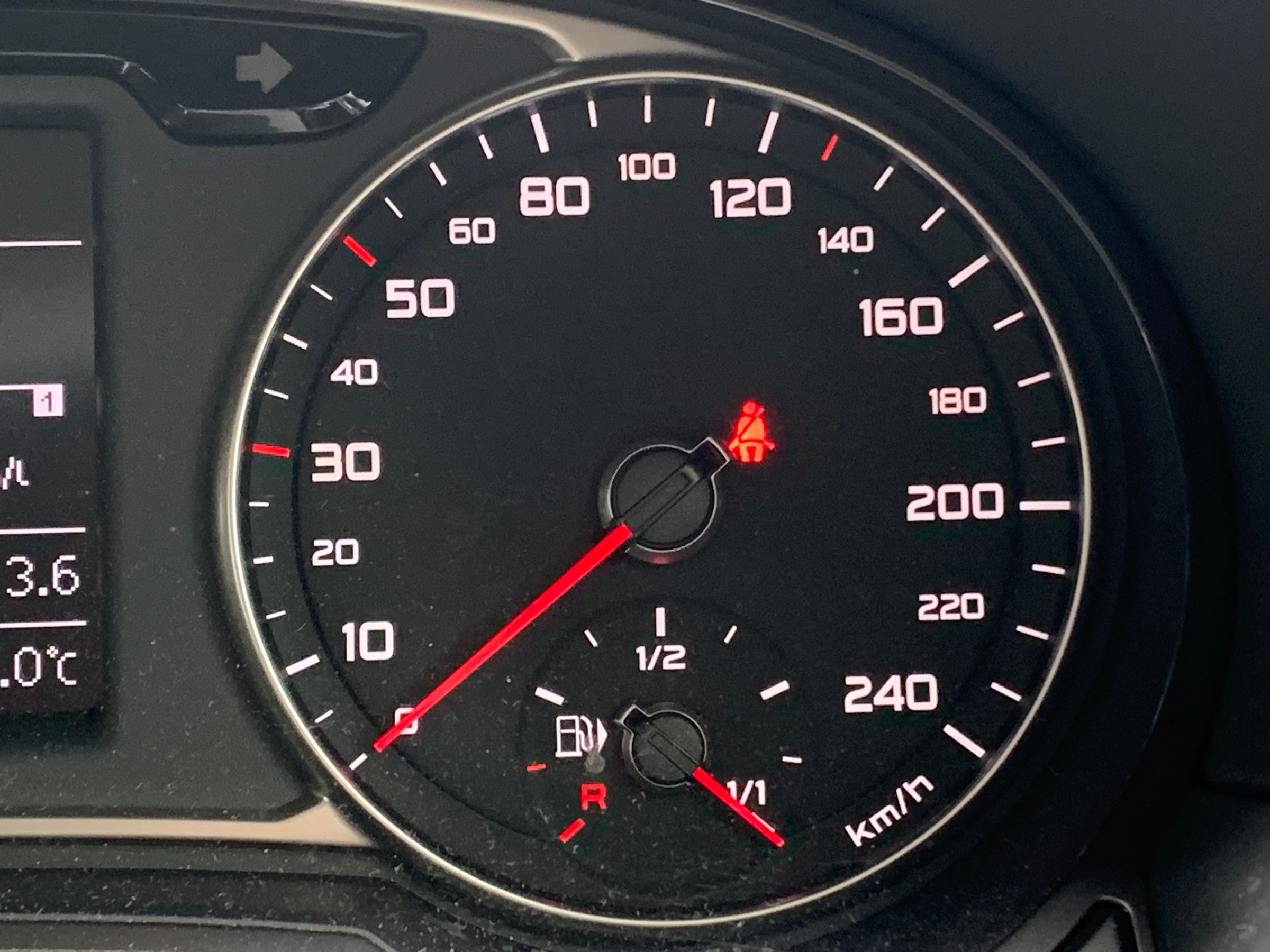 アウディ A1 ABS/ESP警告灯点灯【修理】 | 店舗おススメ情報 | タイヤ館 六日町（新潟県）