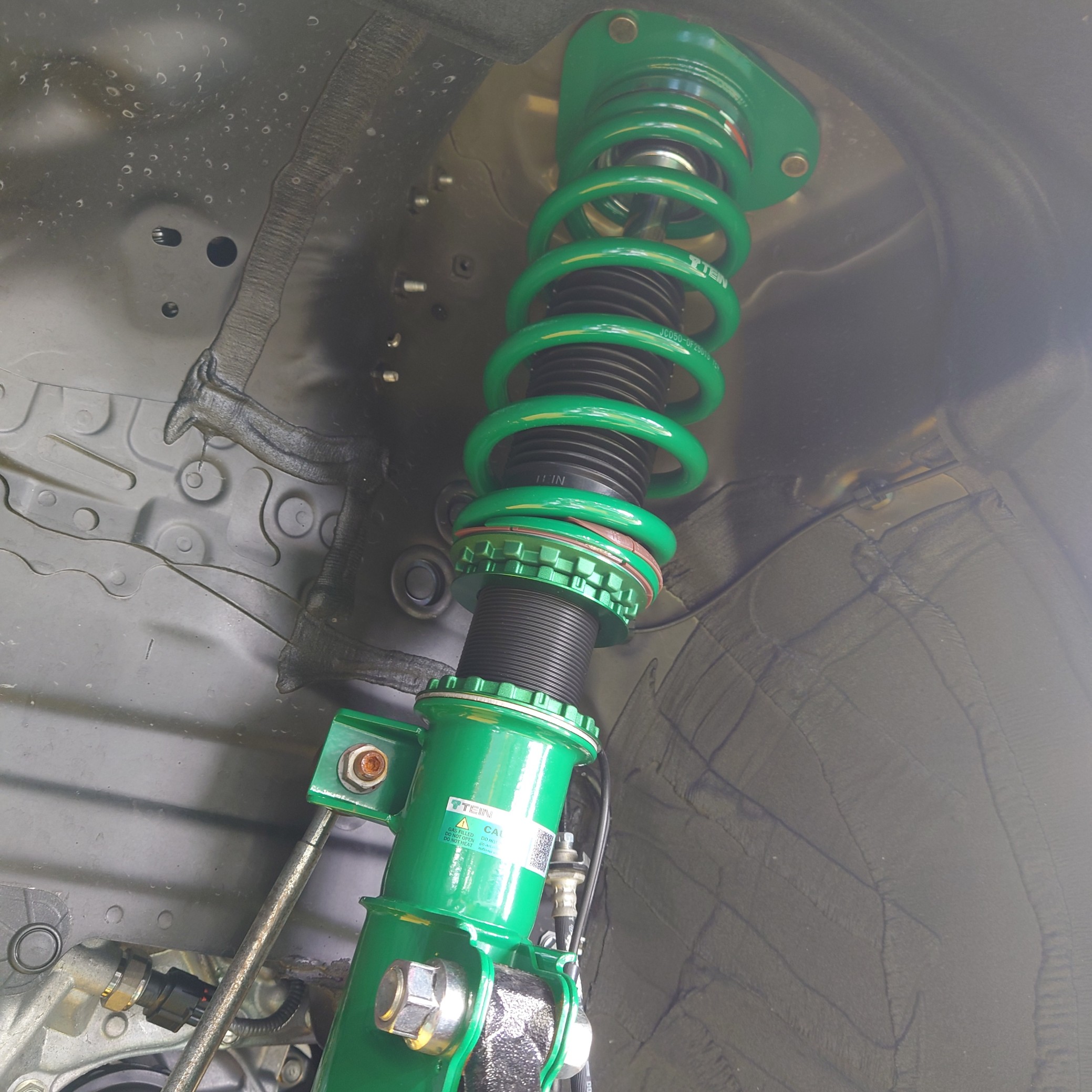 トヨタ アルファード AGH30 車高調整キット取付作業！ | 店舗おススメ情報 | タイヤ館 川口（埼玉県）