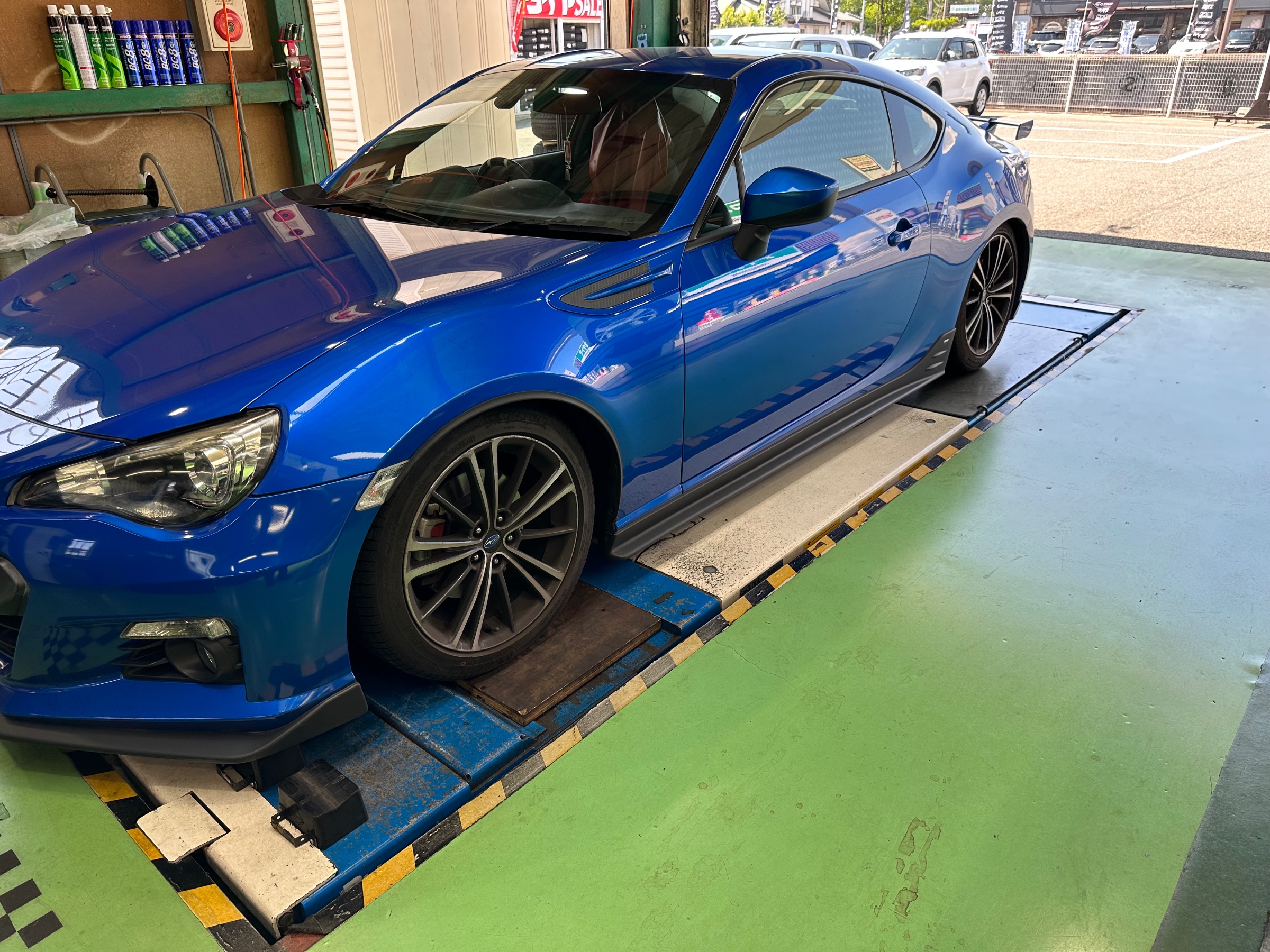 スバルBRZ ZC6にWORK EMOTION T5R 2P ブラックカラー18インチ取り付け♪ | 店舗おススメ情報 | タイヤ館 堺北（大阪府）