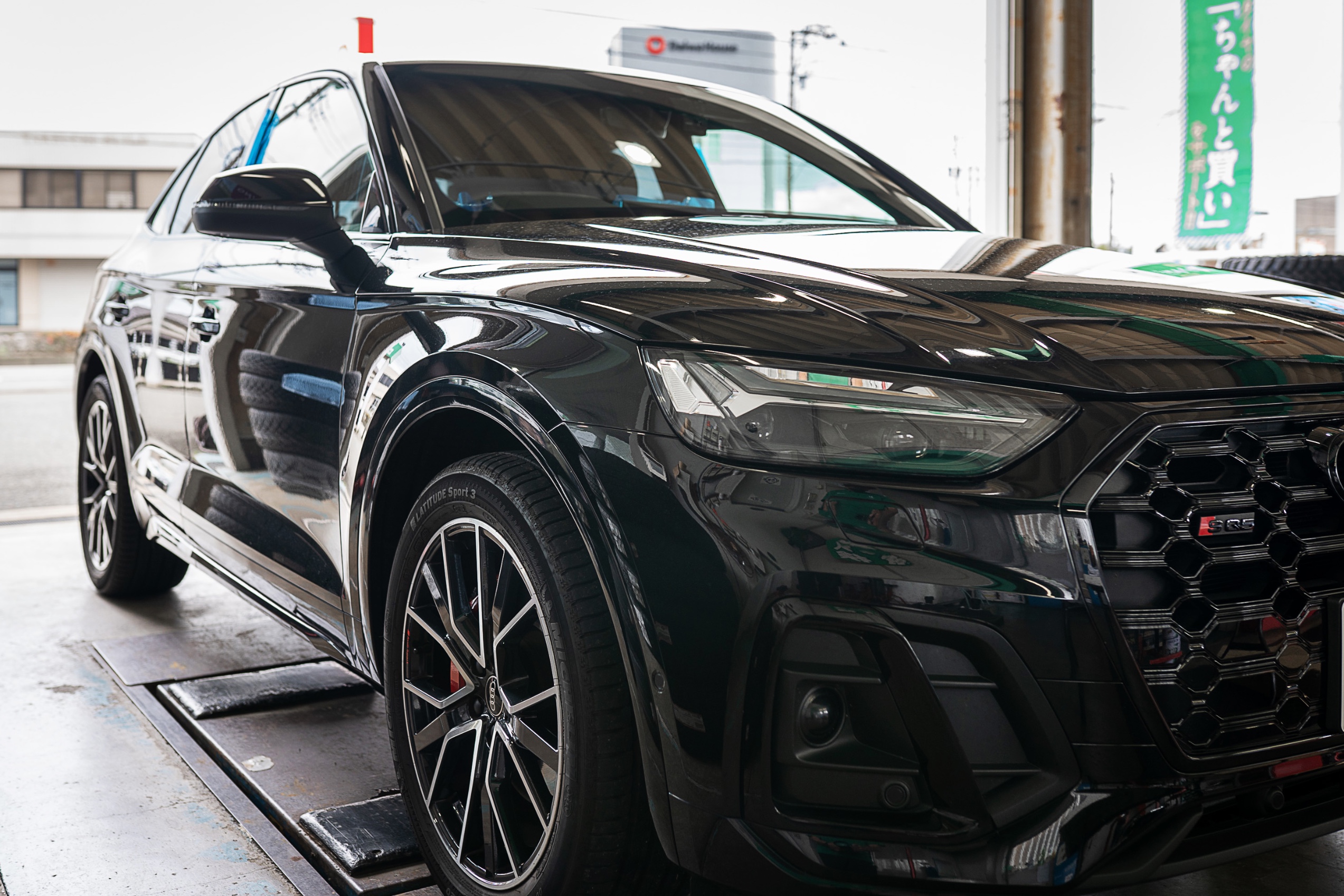 Audi SQ5 に ユピテルレーザーレーダー探知機 | 店舗おススメ情報 | タイヤ館 福井ｲﾝﾀｰ（福井県）