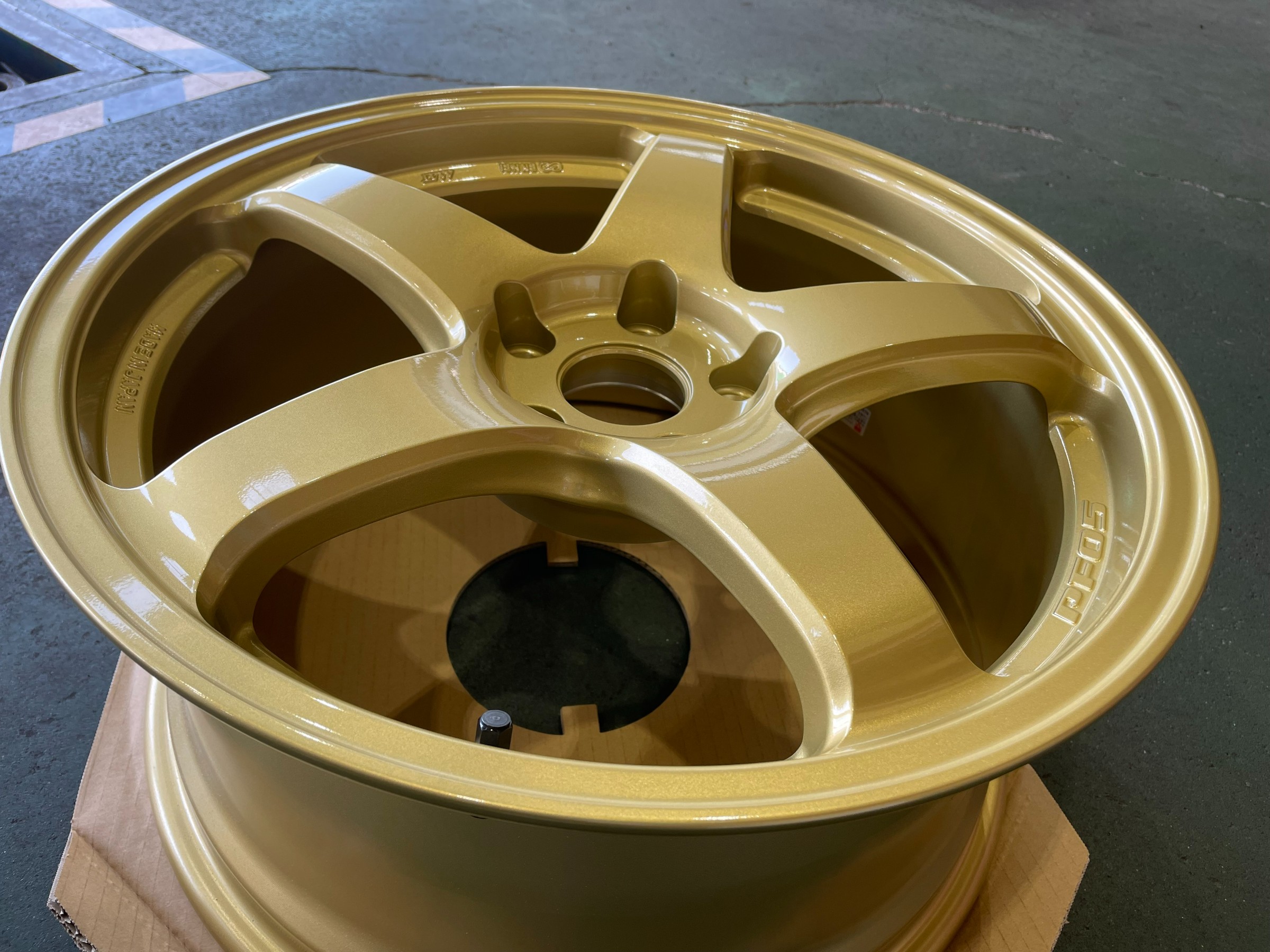 【エンケイ】WRXにGOLDのホイールを！！【PF05】 | 店舗おススメ情報 | タイヤ館 青森（青森県）