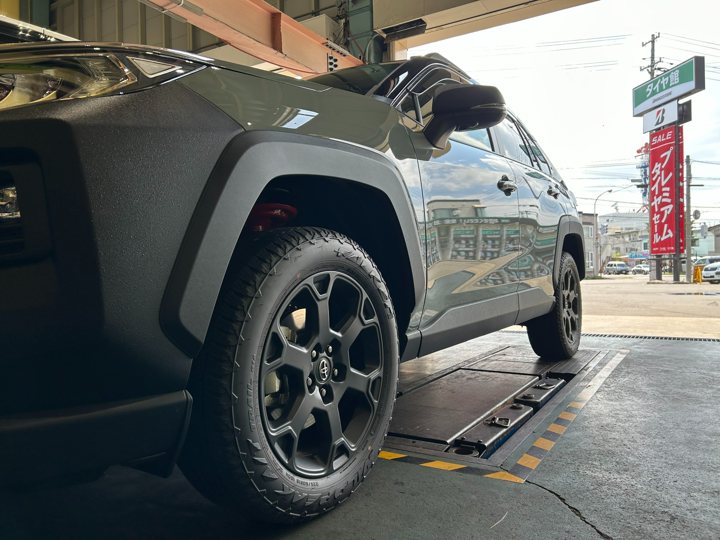RAV4にRAYS デイトナDS5取付 | 店舗おススメ情報 | タイヤ館 青森（青森県）