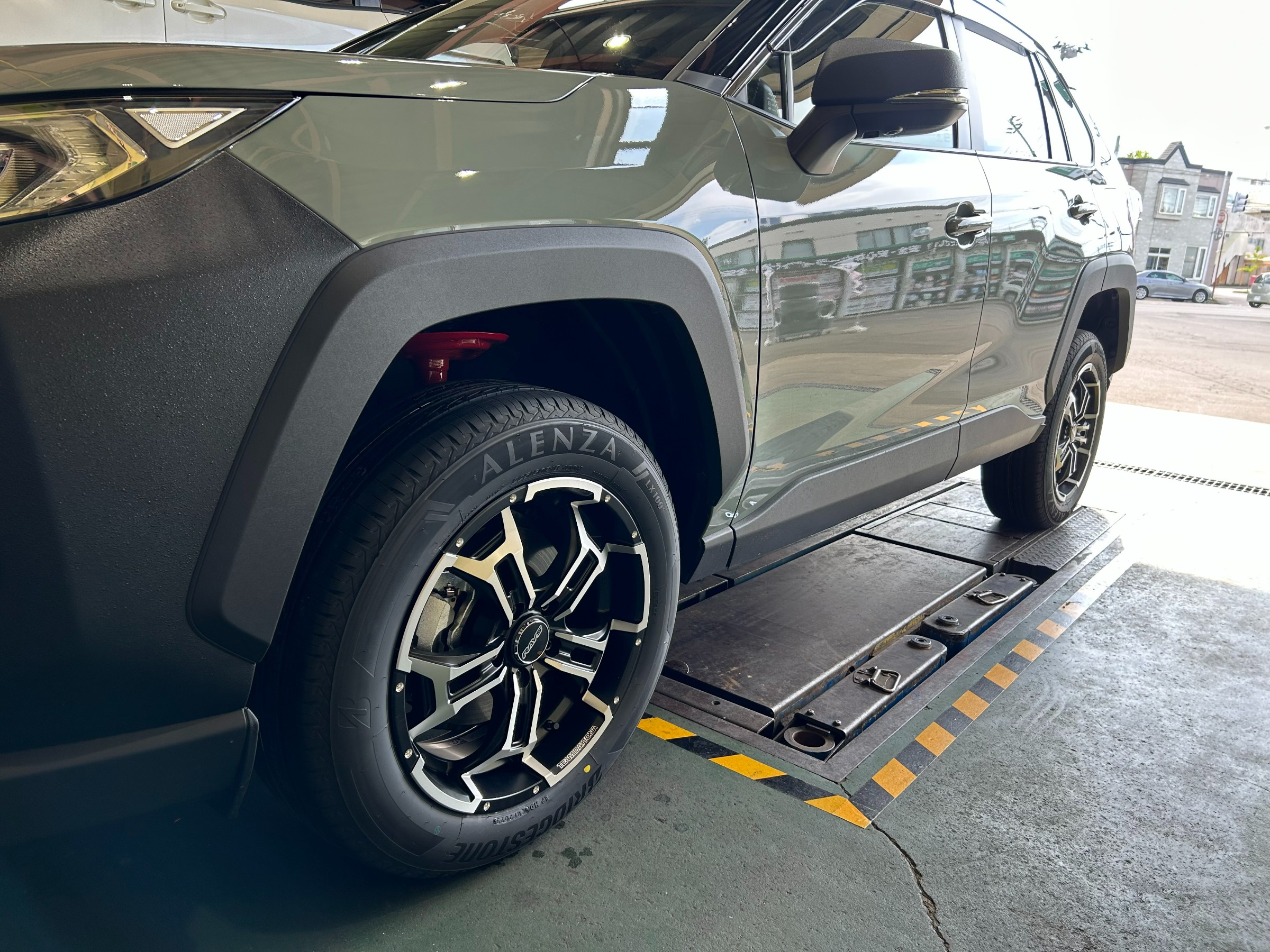 RAV4にRAYS デイトナDS5取付 | 店舗おススメ情報 | タイヤ館 青森（青森県）