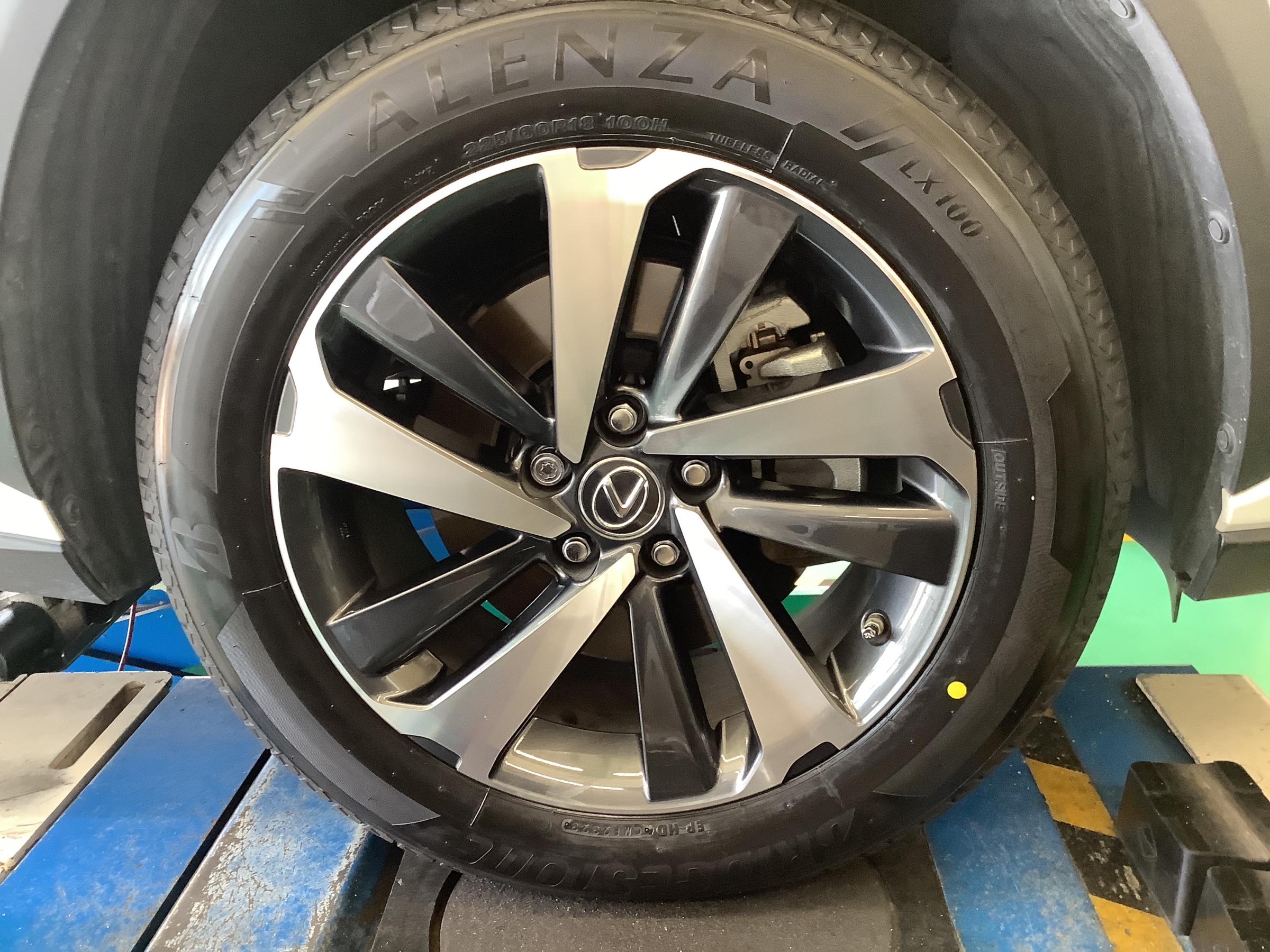 【LEXUS NX】タイヤ交換！！ ALENZA LX100 225/60R18！！ | 店舗おススメ情報 | タイヤ館 交野（大阪府）