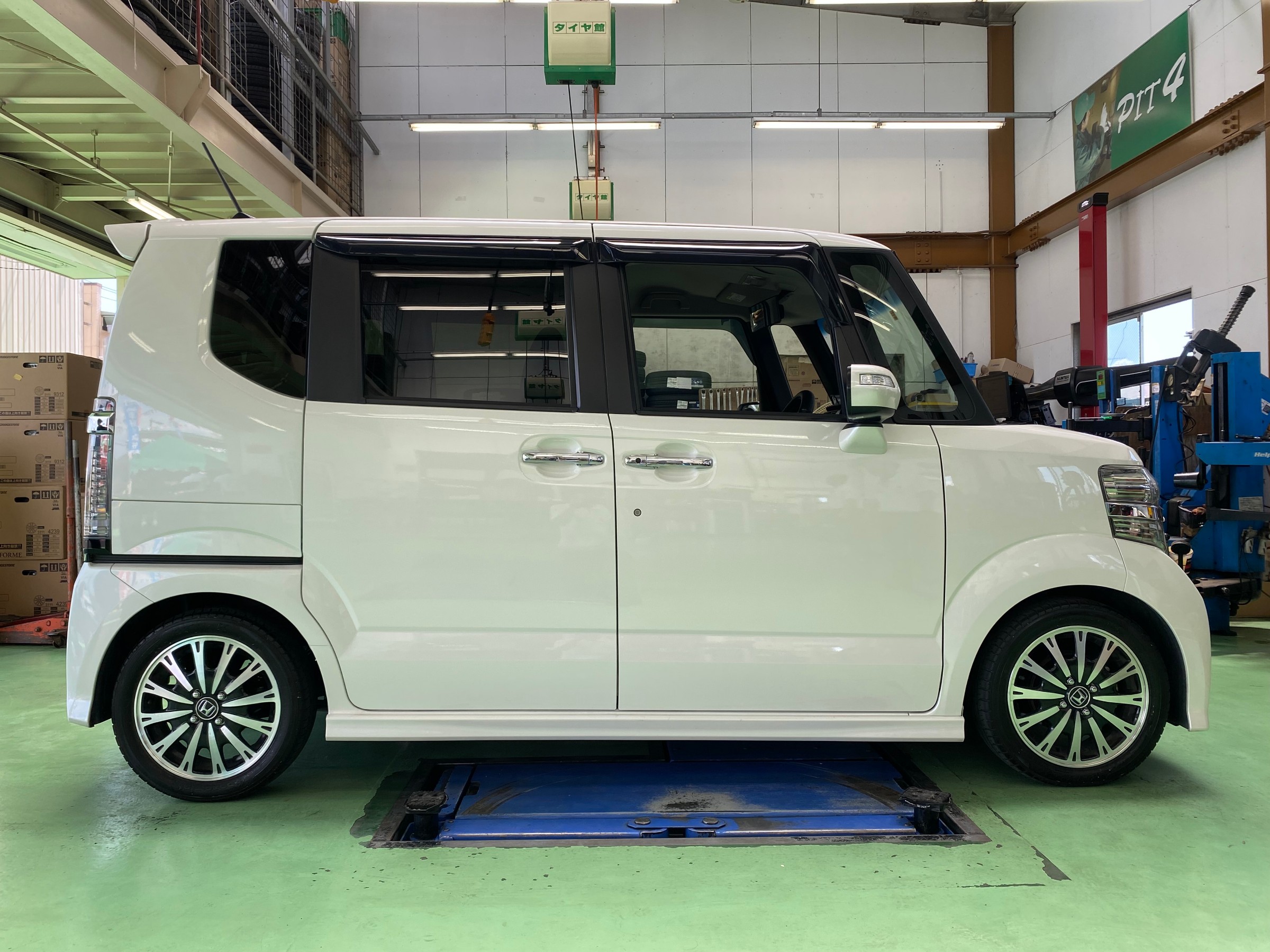 【ホンダ JF2 N-BOXカスタム】ダウンサス取付 | 店舗おススメ情報 | タイヤ館 阿見（茨城県）