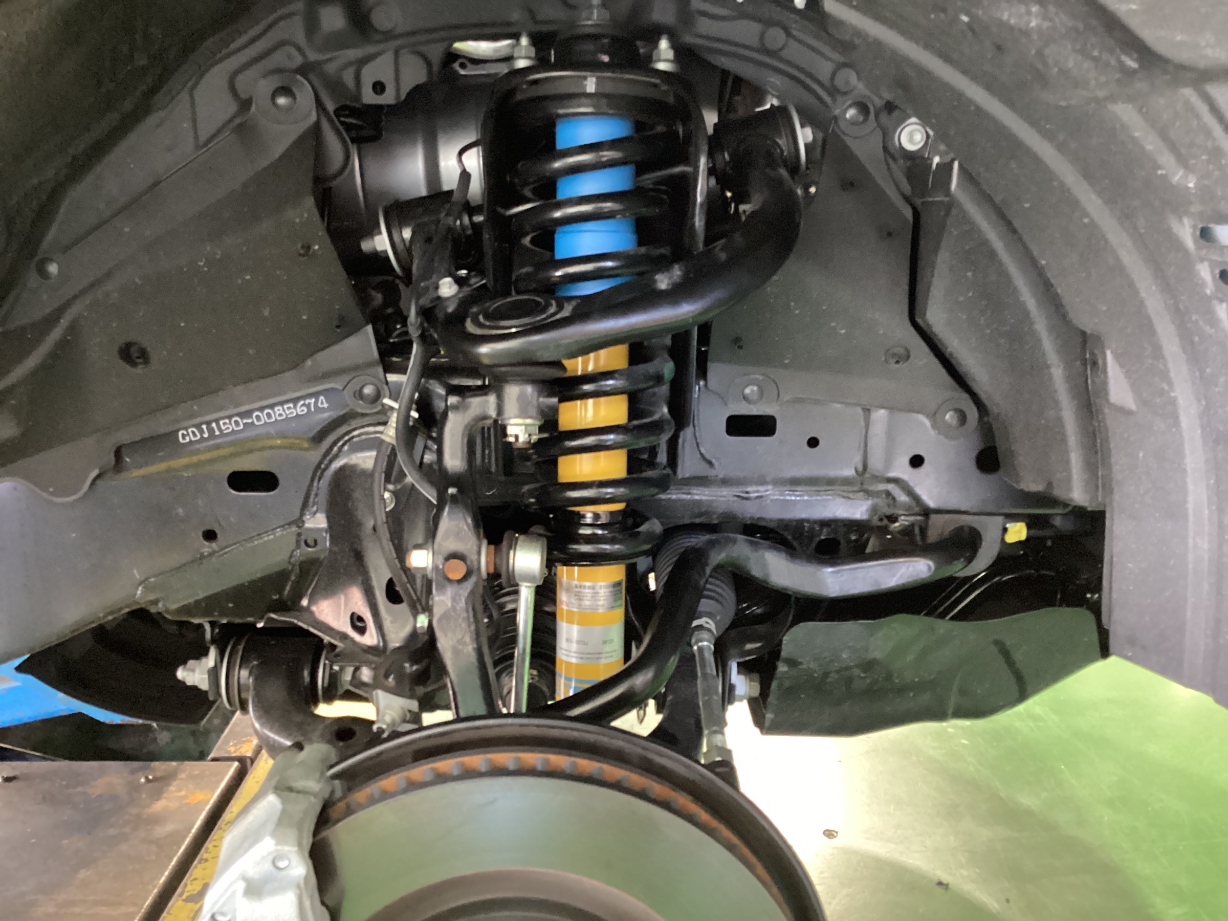 トヨタ ランドクルーザープラド 足回り交換 | 店舗おススメ情報 | タイヤ館 草加インター（埼玉県）