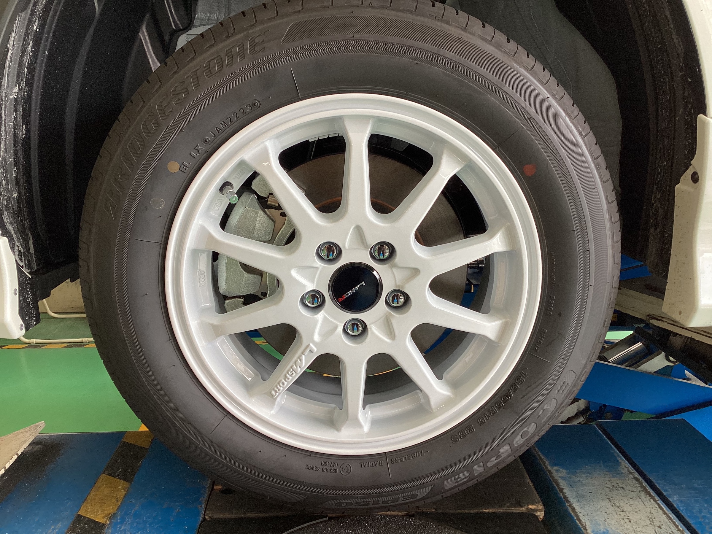 【トヨタ シエンタ】ホイール交換！！ レアマイスター LM-10R 15インチ取り付け！！ | 店舗おススメ情報 | タイヤ館 交野（大阪府）