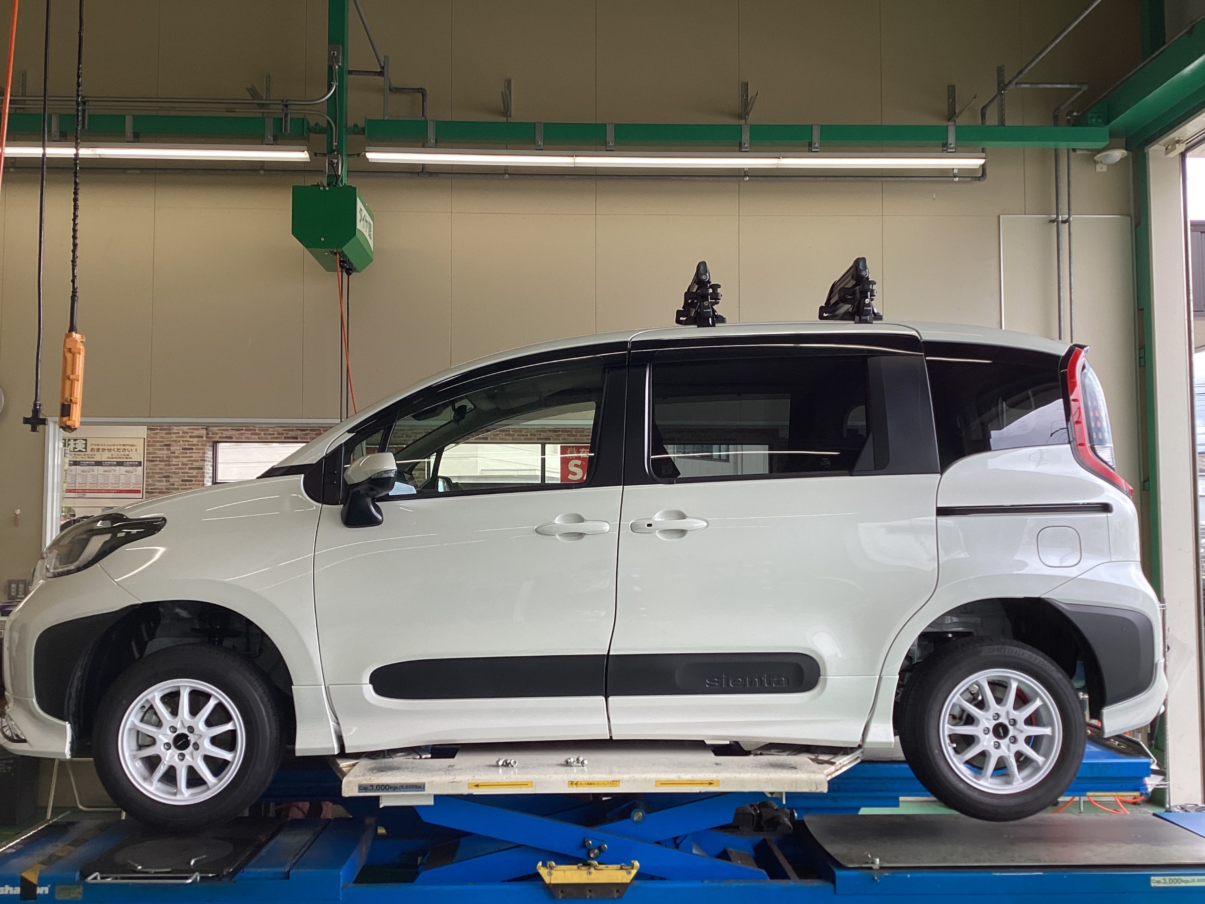 【トヨタ シエンタ】ホイール交換！！ レアマイスター LM-10R 15インチ取り付け！！ | 店舗おススメ情報 | タイヤ館 交野（大阪府）