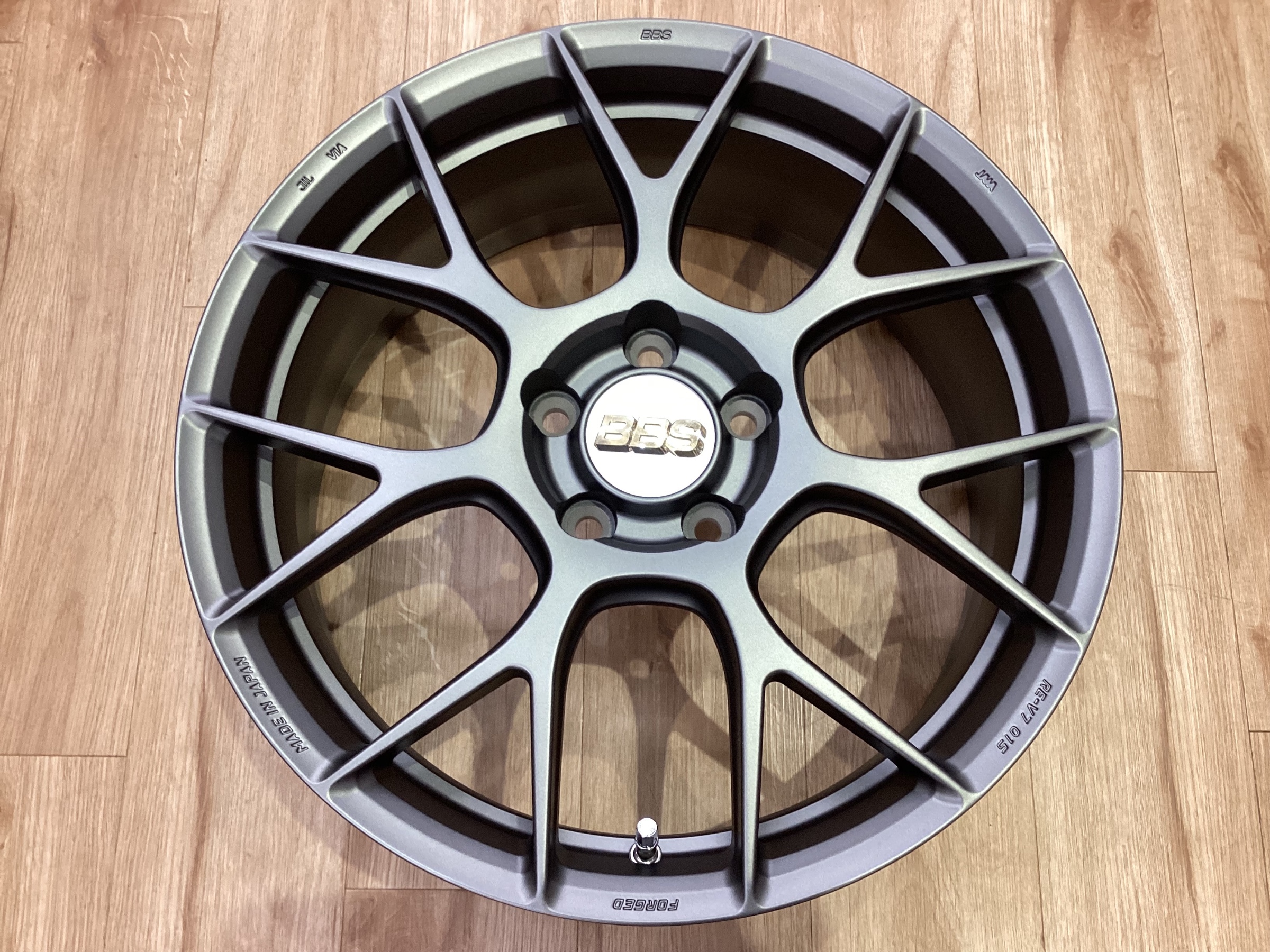 BBS REｰV7 ブリヂストンオリジナルカラー:MGR（マットグレイ）入荷 | 店舗おススメ情報 | タイヤ館 相模原（神奈川県）