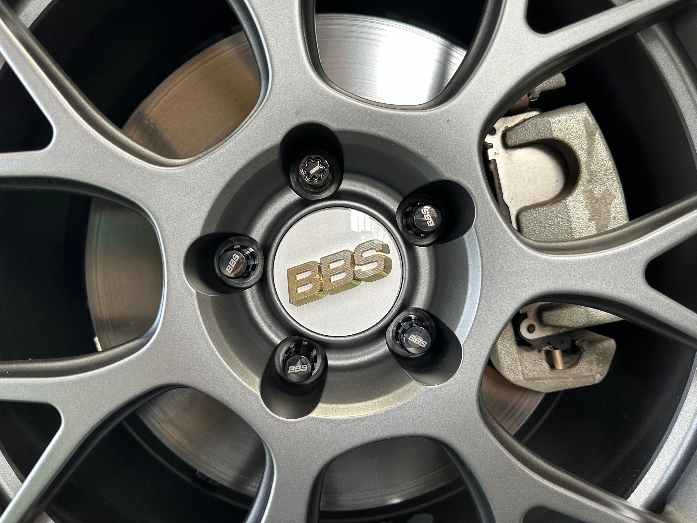 60ハリアーにBBS RE-V7 MGRカラー18インチ取り付け～♪ | 店舗おススメ情報 | タイヤ館 堺北（大阪府）