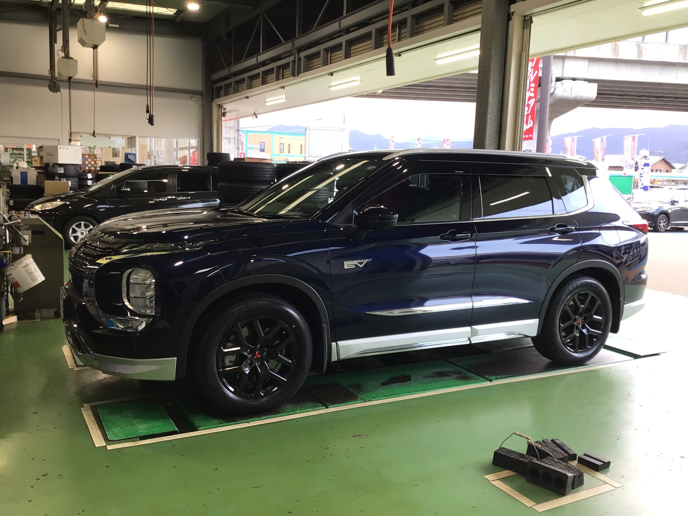 MITSUBISI OUTLANDER PHEV GN0W | 三菱 アウトランダーPHEV タイヤ タイヤ・ホイール関連 > 4輪トータルアライメント調整 | サービス事例 | タイヤ館 ...