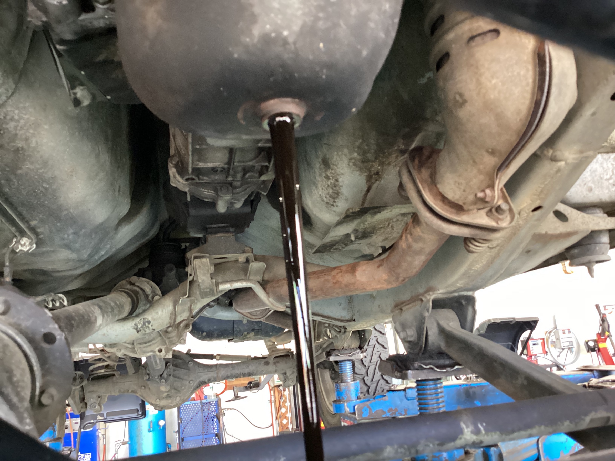 スズキ・ジムニー(JB23W)〜オイル交換(PROSTAGE-S 10W-40)〜 | 店舗おススメ情報 | タイヤ館 ひたち多賀（茨城県）