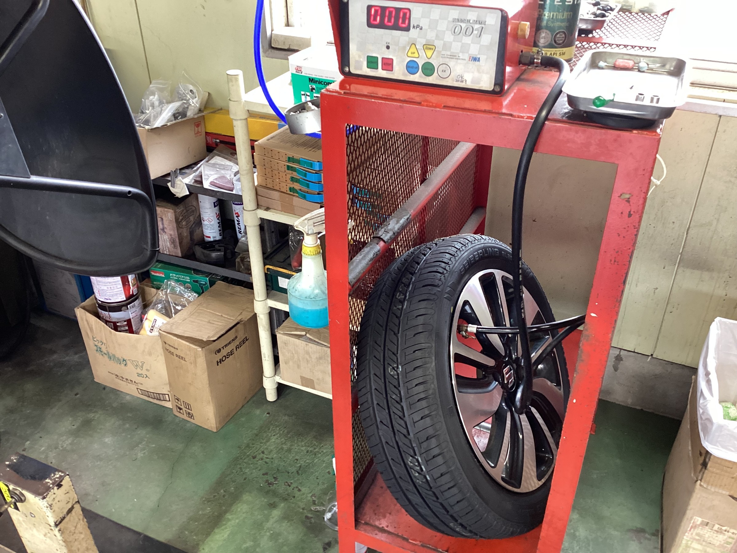 スズキ ZC83S型 スイフトRS セイバーリング SL201へタイヤ交換 | 店舗おススメ情報 | タイヤ館 五日市（広島県）