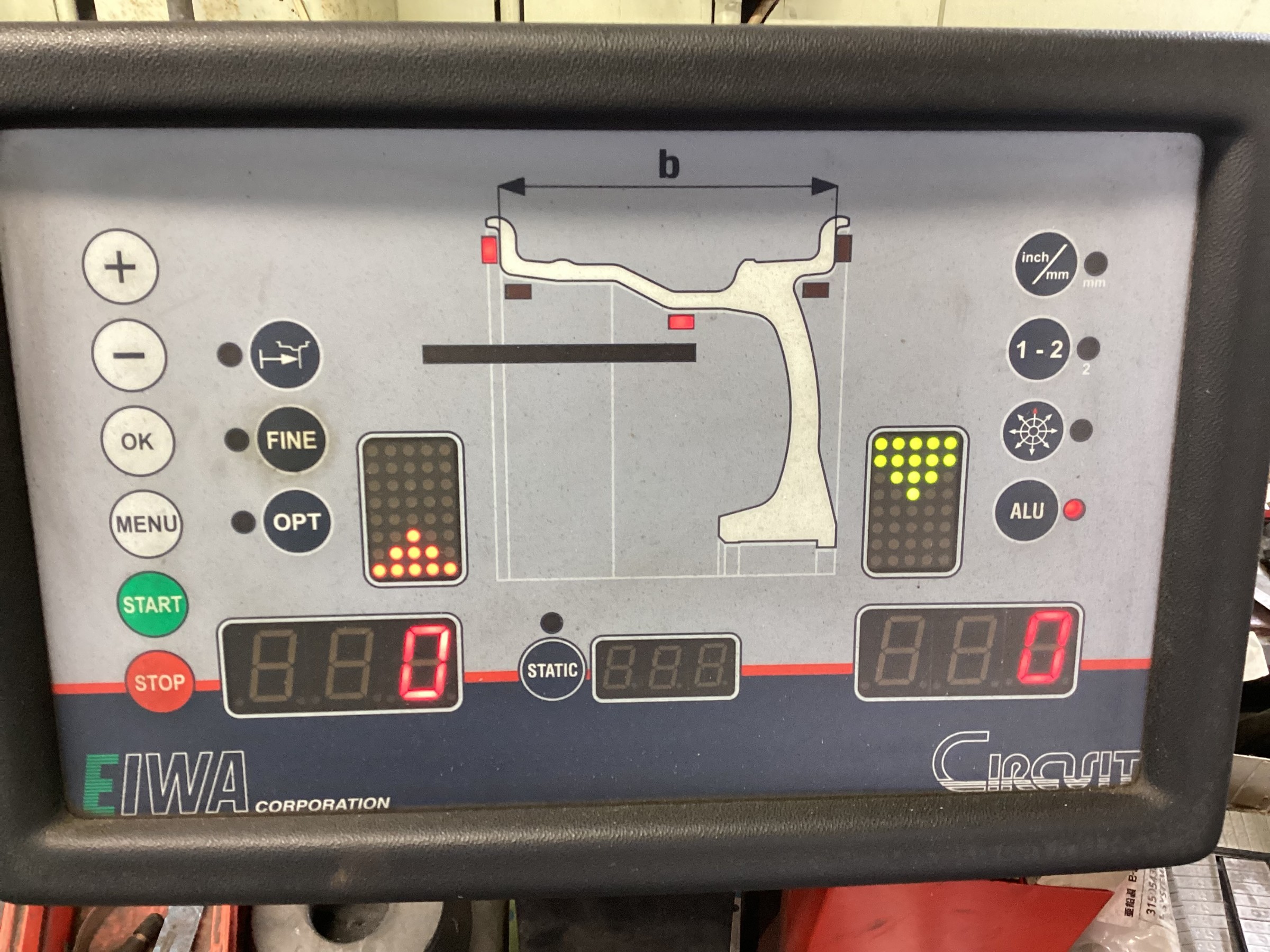 スズキ ZC83S型 スイフトRS セイバーリング SL201へタイヤ交換 | 店舗おススメ情報 | タイヤ館 五日市（広島県）