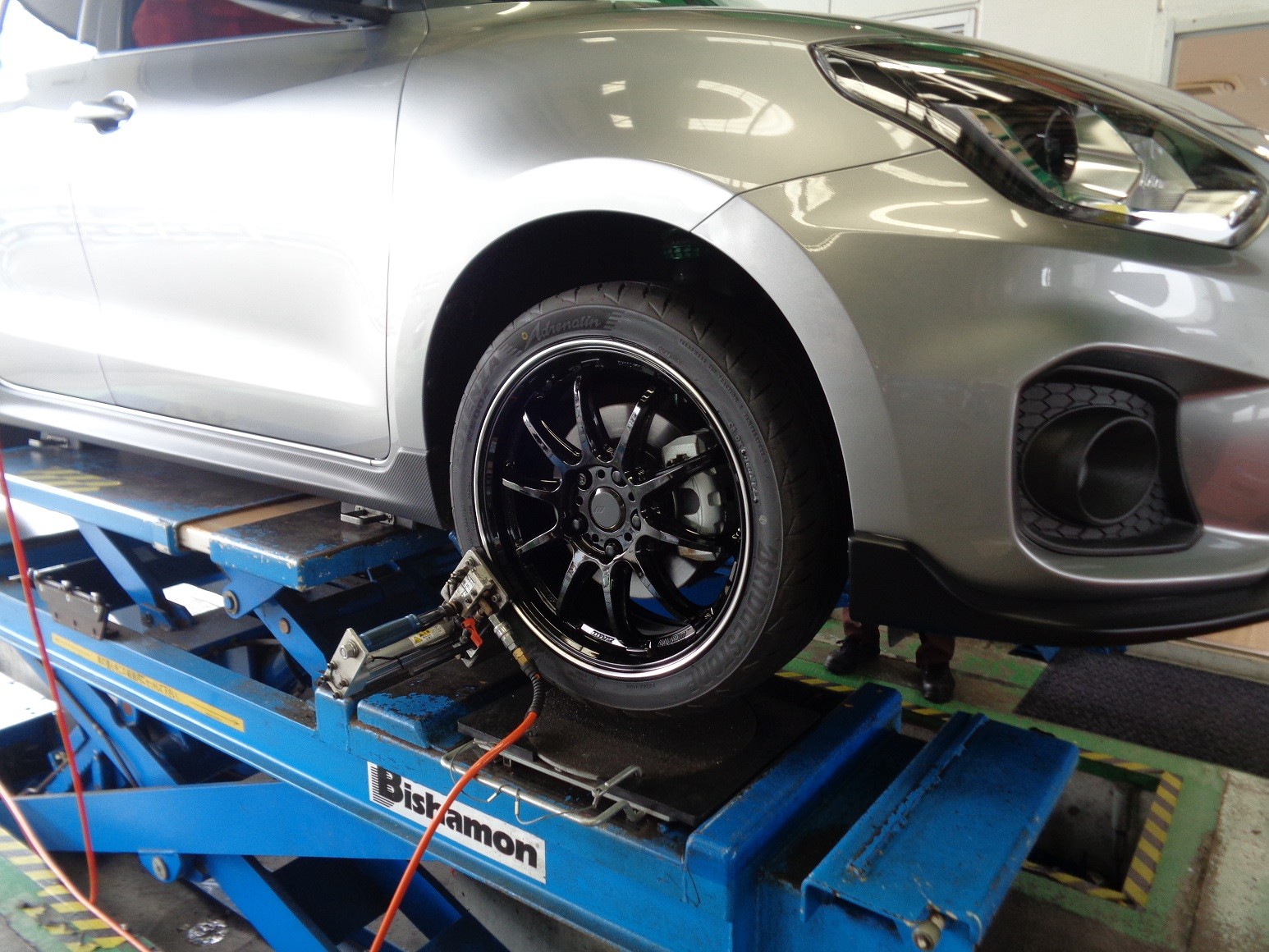 ZC33S スイフトスポーツ エモーションZR10でよりスポーティーに！ | 店舗おススメ情報 | タイヤ館 加古川中央（兵庫県）