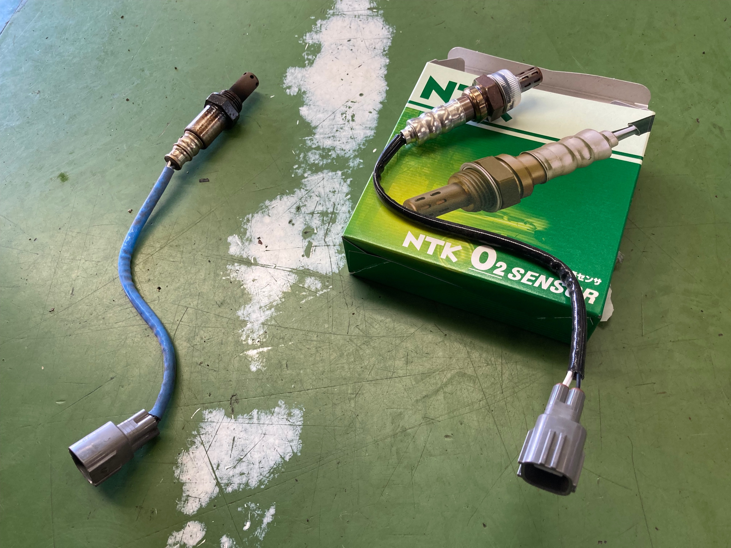 【ダイハツ・タント・L375S】O2センサー交換のご紹介です！ | 店舗おススメ情報 | タイヤ館 うしく上柏田（茨城県）