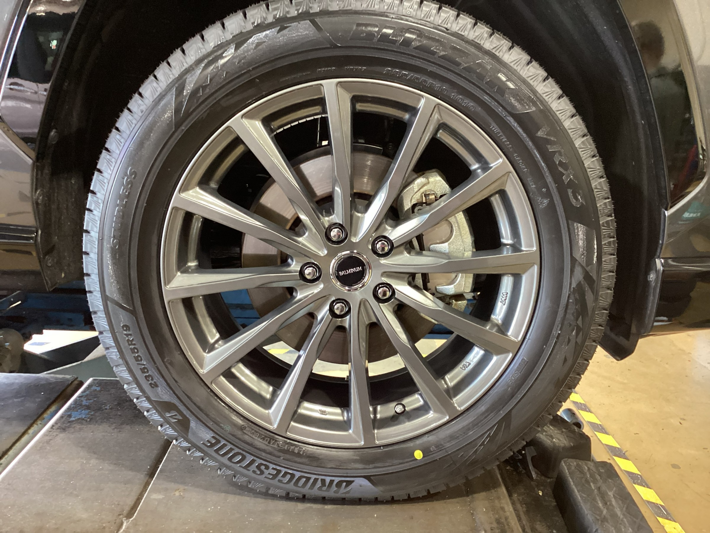 TOYOTA RAV4 BLIZZAK VRX3 タイヤホイールセット 作業 | 店舗おススメ情報 | タイヤ館 梅坪（愛知県）