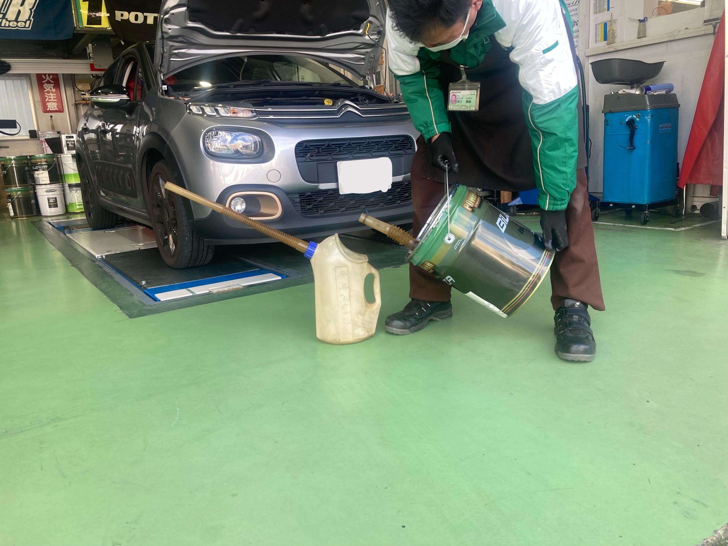 シトロエン C3 エンジンオイル交換をしましたっ！！ | シトロエン C3 メンテナンス商品 その他 > スタッドレス・メンテナンス | 技術 ...