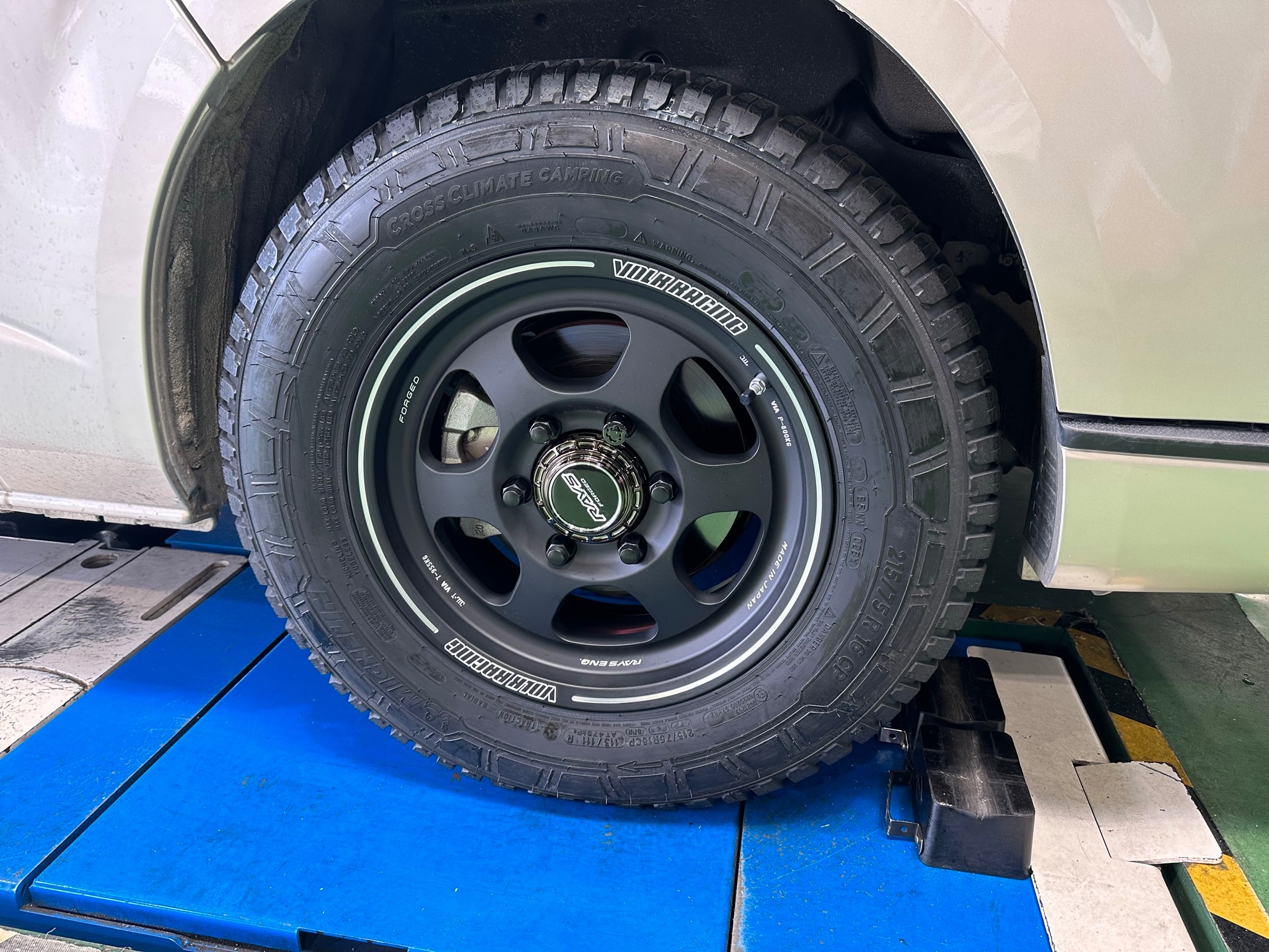 ハイエースにRAYS VOLK RACING TE37XT 16インチ取り付け♪ | 店舗おススメ情報 | タイヤ館 堺北（大阪府）