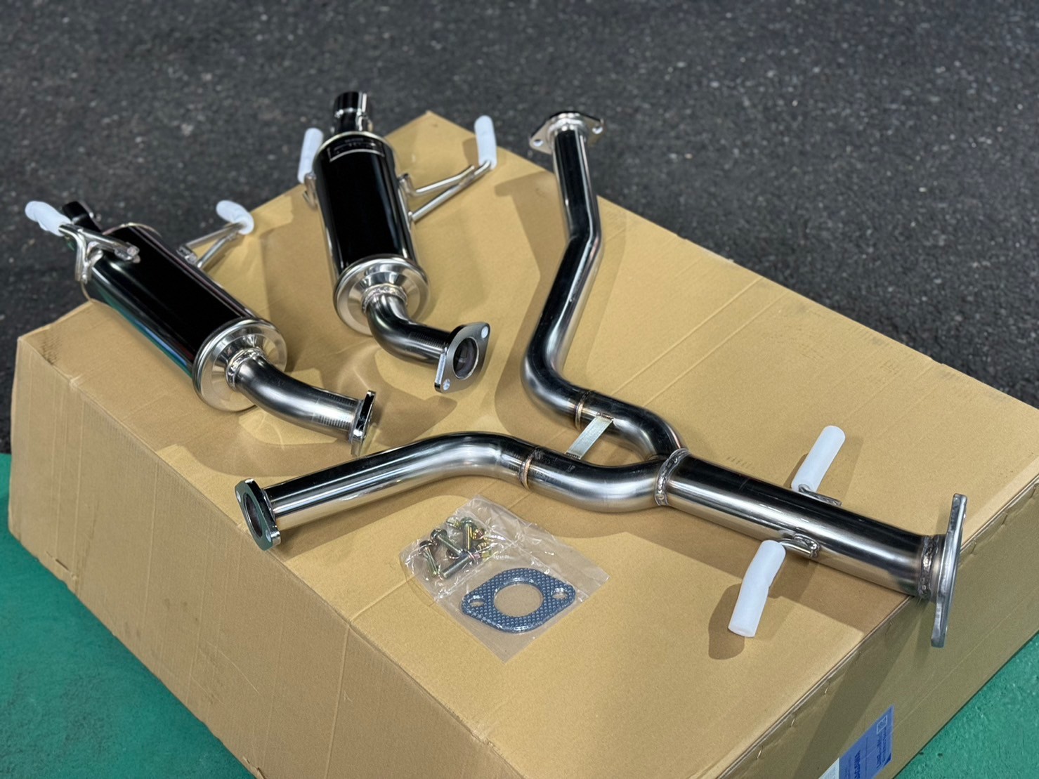 【トヨタ・クラウン・GRS200】マフラー交換 | 店舗おススメ情報 | タイヤ館 うしく上柏田（茨城県）