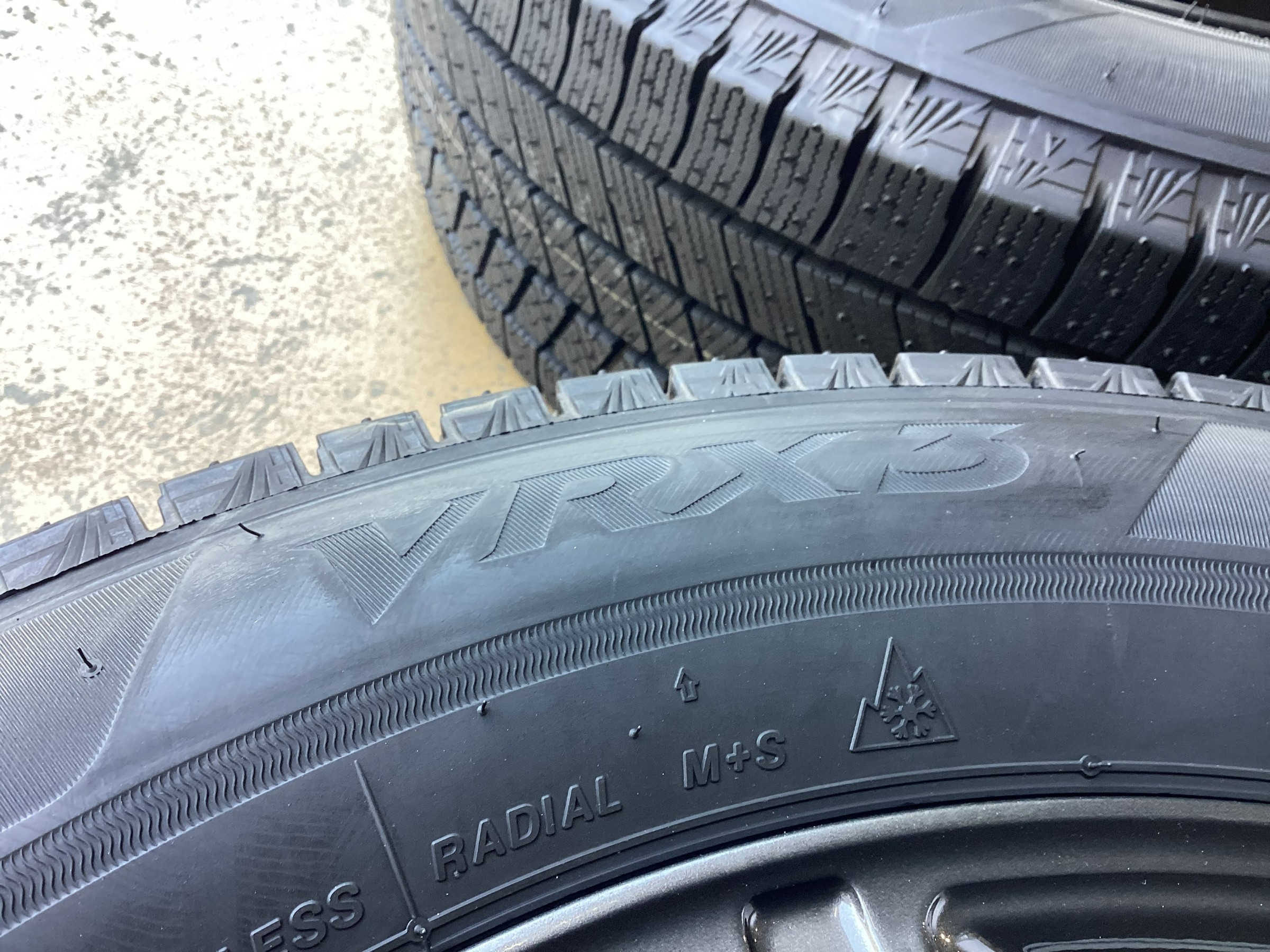 TOYOTA ノア BLIZZAK VRX3 タイヤホイールセット取り付け！！！ | 店舗おススメ情報 | タイヤ館 大府（愛知県）