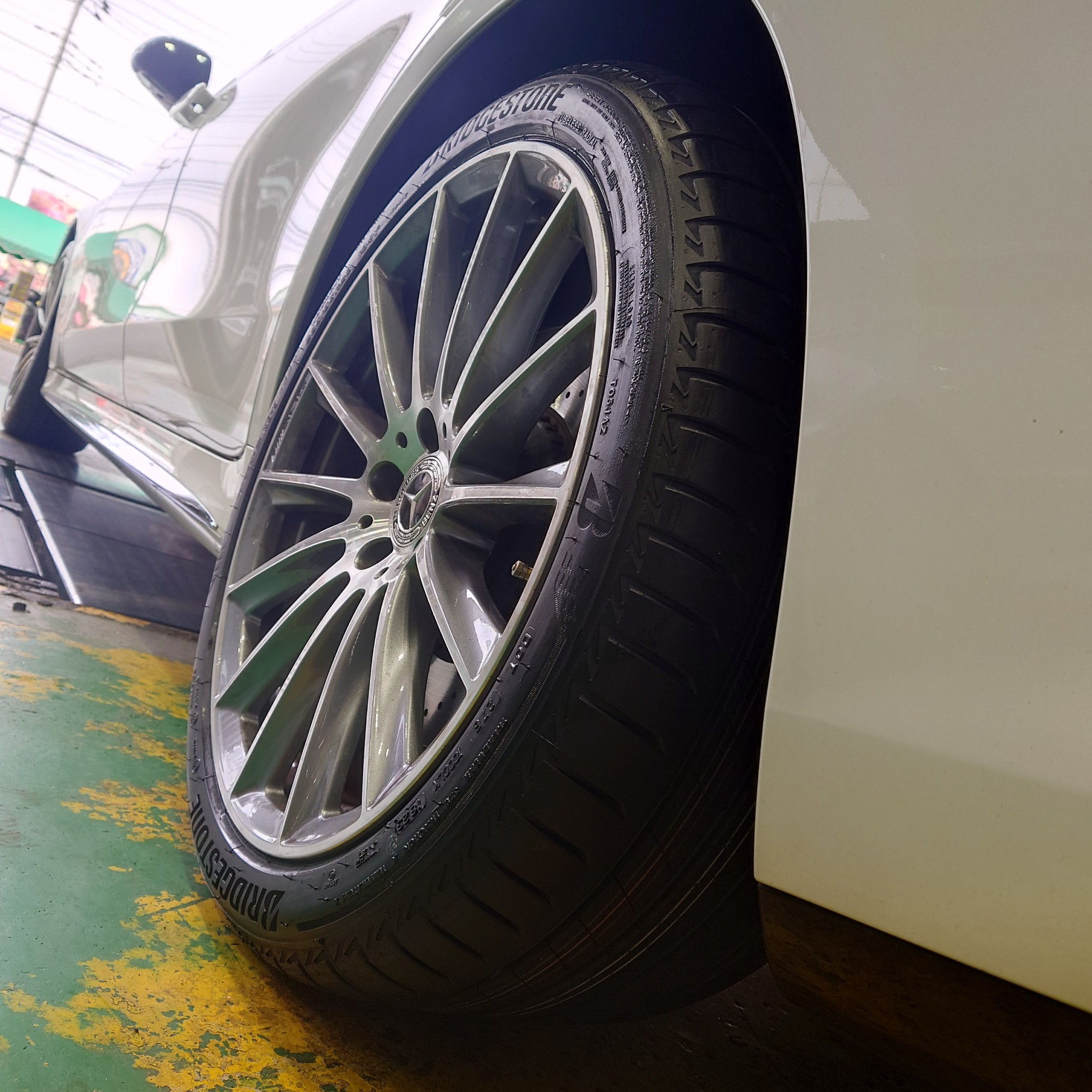 メルセデス・ベンツ W233 S580 タイヤ交換作業！ | 店舗おススメ情報 | タイヤ館 川口（埼玉県）