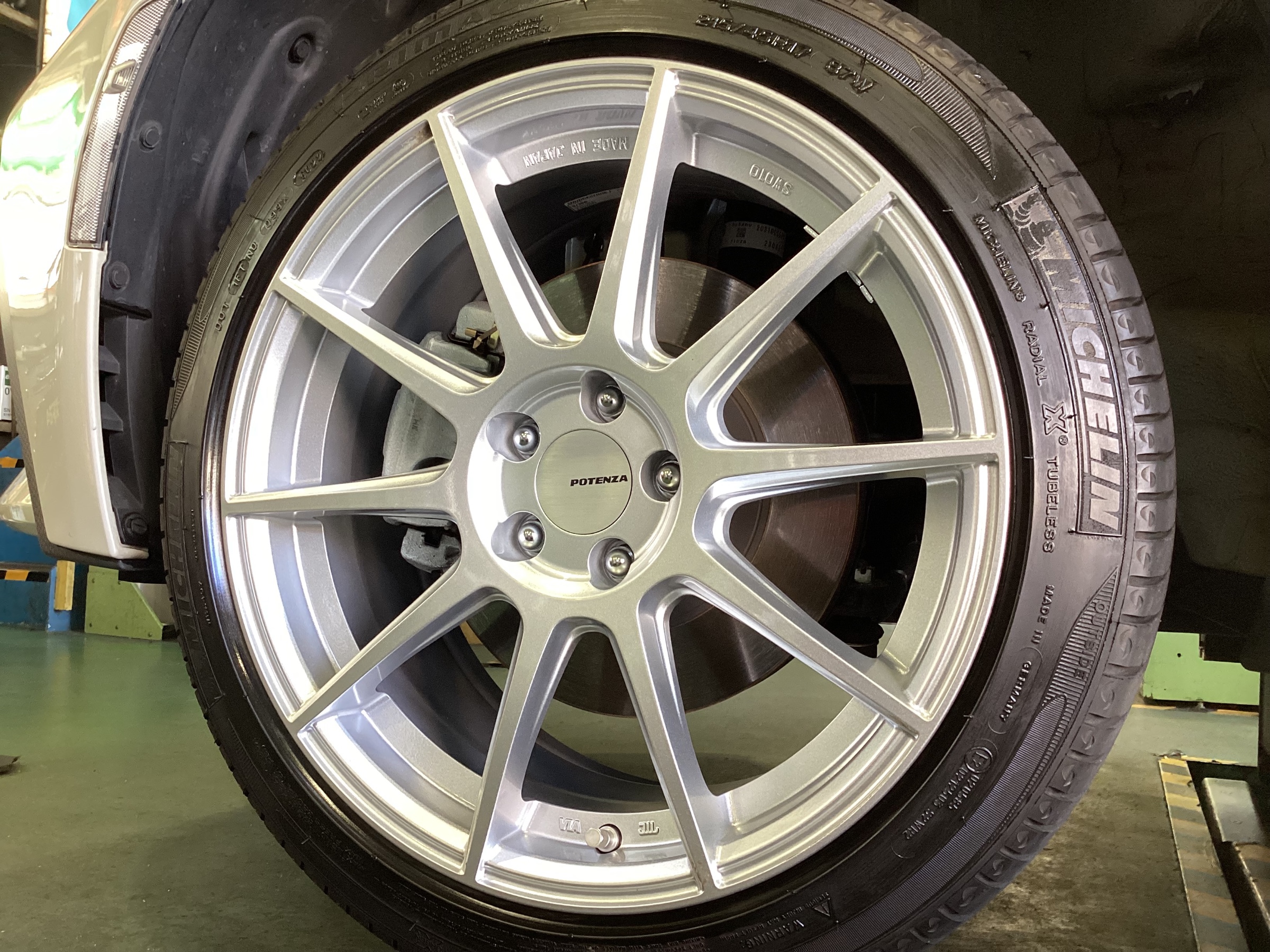 【トヨタ・GR86】アルミホイール交換作業（ブリヂストン POTENZA SW010） | 店舗おススメ情報 | タイヤ館 梅坪（愛知県）
