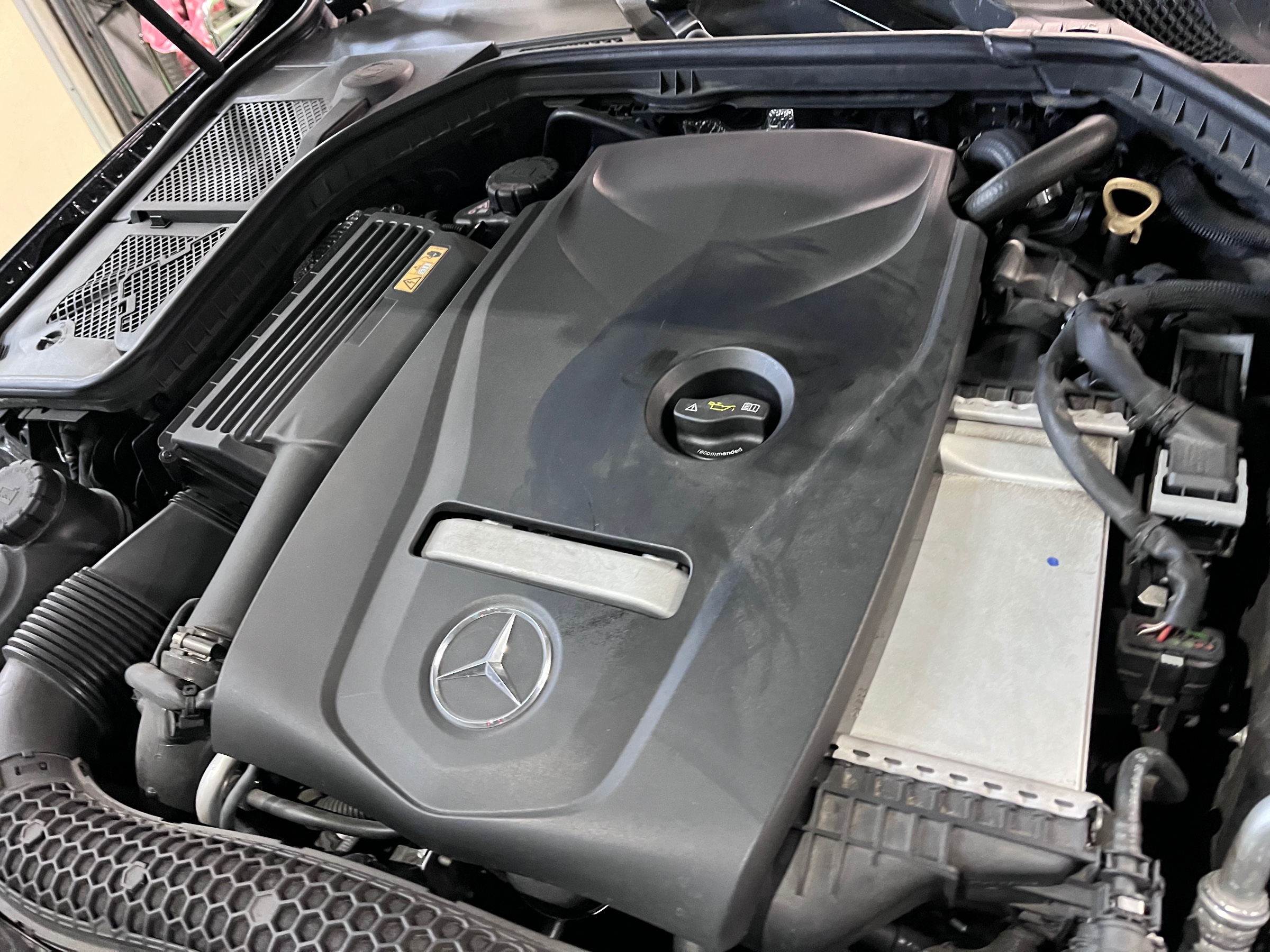 メルセデスベンツCクラス（W205）でオイル交換 | 店舗おススメ情報 | タイヤ館 都筑インター（神奈川県）