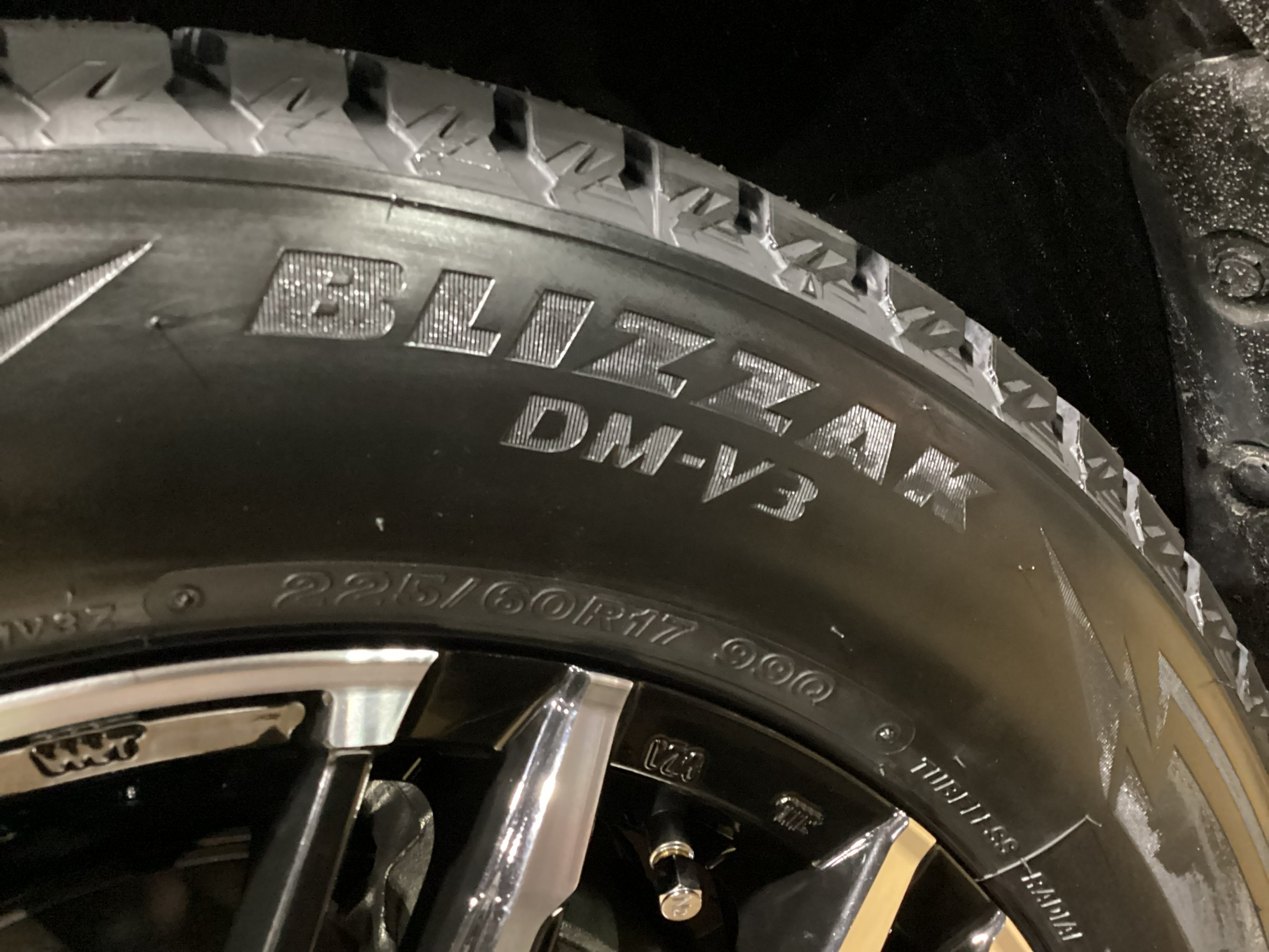 TOYOTA 新型アルファード BLIZZAK DM-V3 タイヤホイールセット取り付け！！ | 店舗おススメ情報 | タイヤ館 大府（愛知県）
