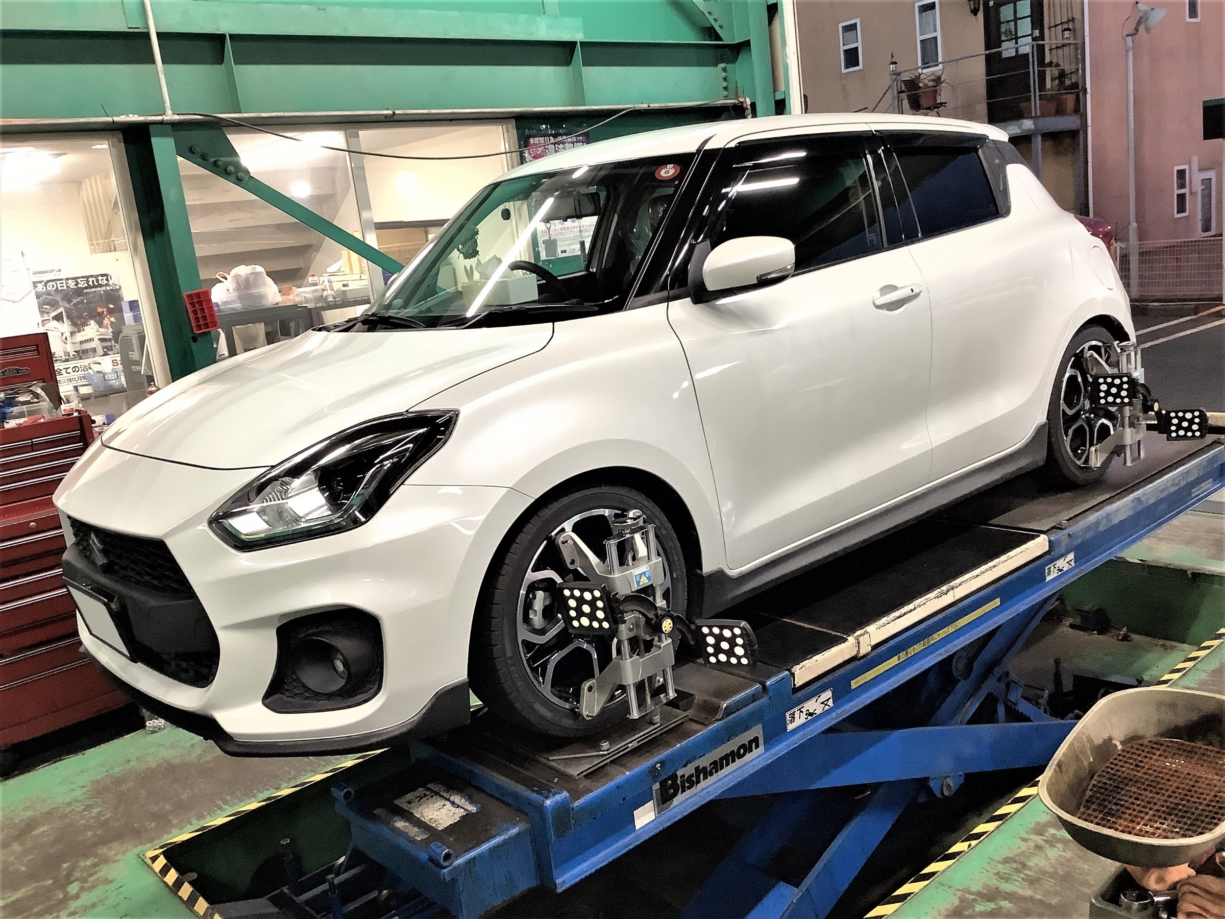 スズキZC33S型スイフトスポーツ、1G締め＆アライメント調整！ | 店舗おススメ情報 | タイヤ館 おゆみ野（千葉県）
