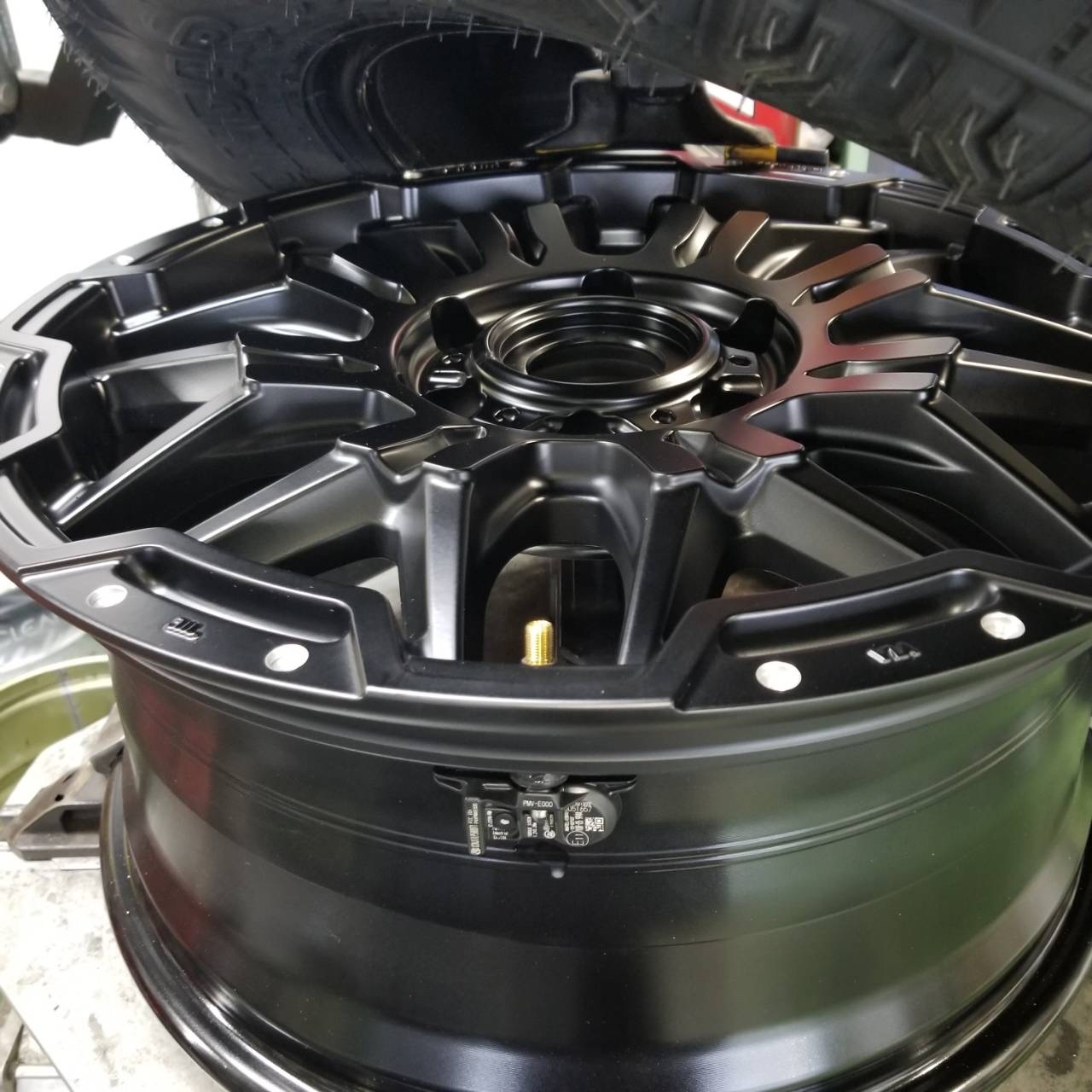 ランドクルーザー300 WORK CRAG LCG 18インチ取付 | 店舗おススメ情報 | タイヤ館 さつま泉北（大阪府）