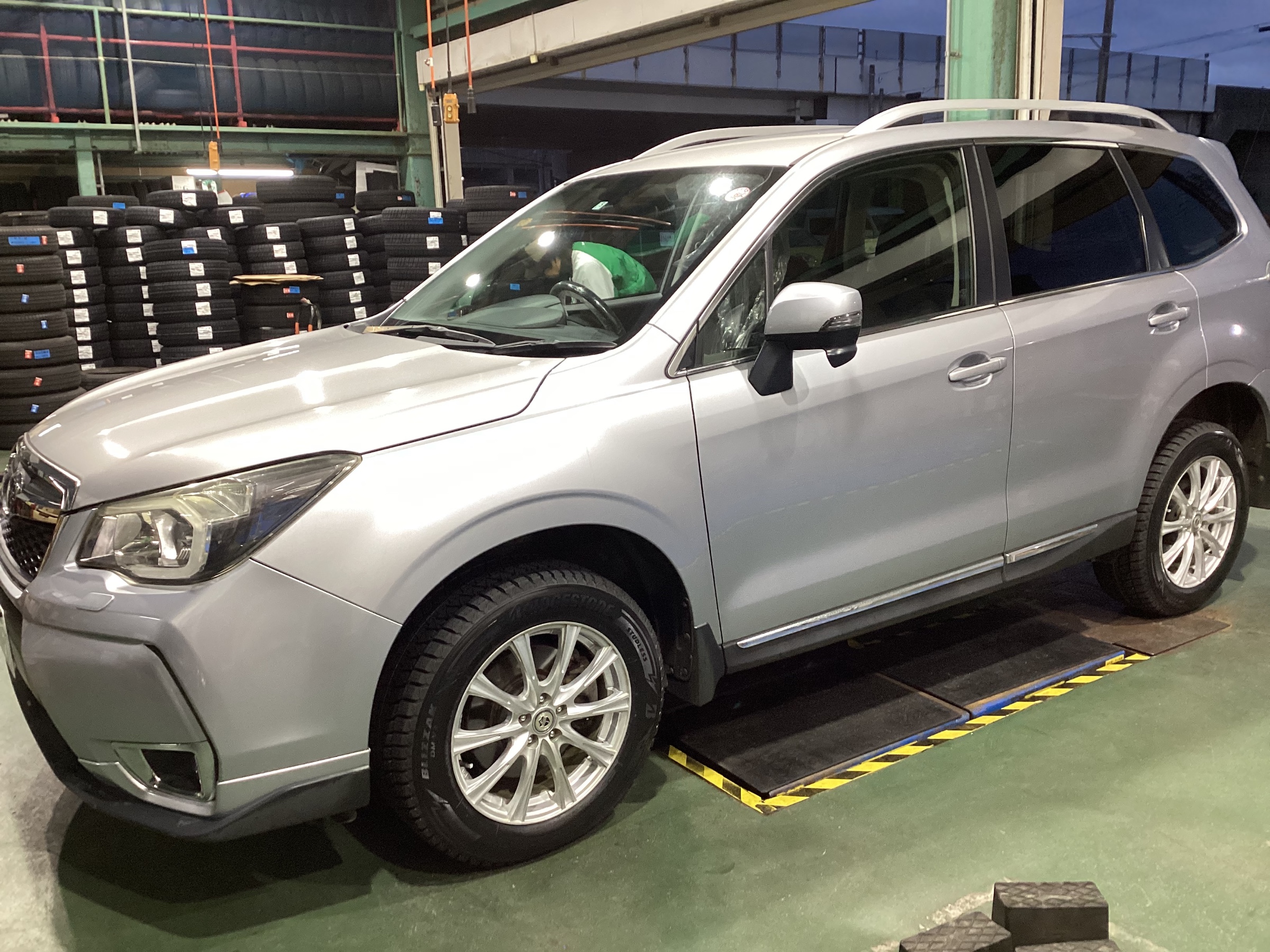 《スバル フォレスター》SUV専用設計DM-V3で冬道も安心！ | 店舗おススメ情報 | タイヤ館 柏崎（新潟県）