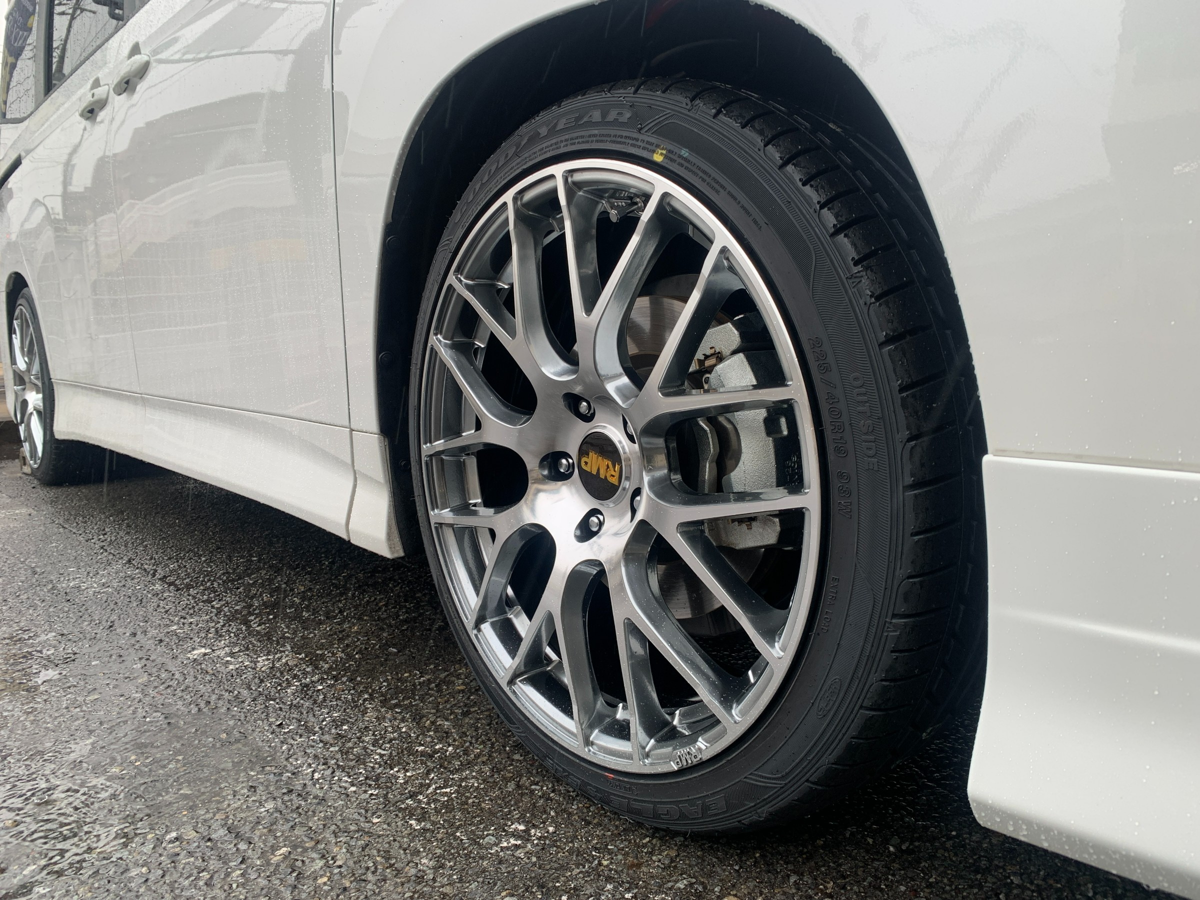 トヨタ ヴォクシーHV 新品ホイール装着【RMP 028F】 | 店舗おススメ情報 | タイヤ館 磯子（神奈川県）