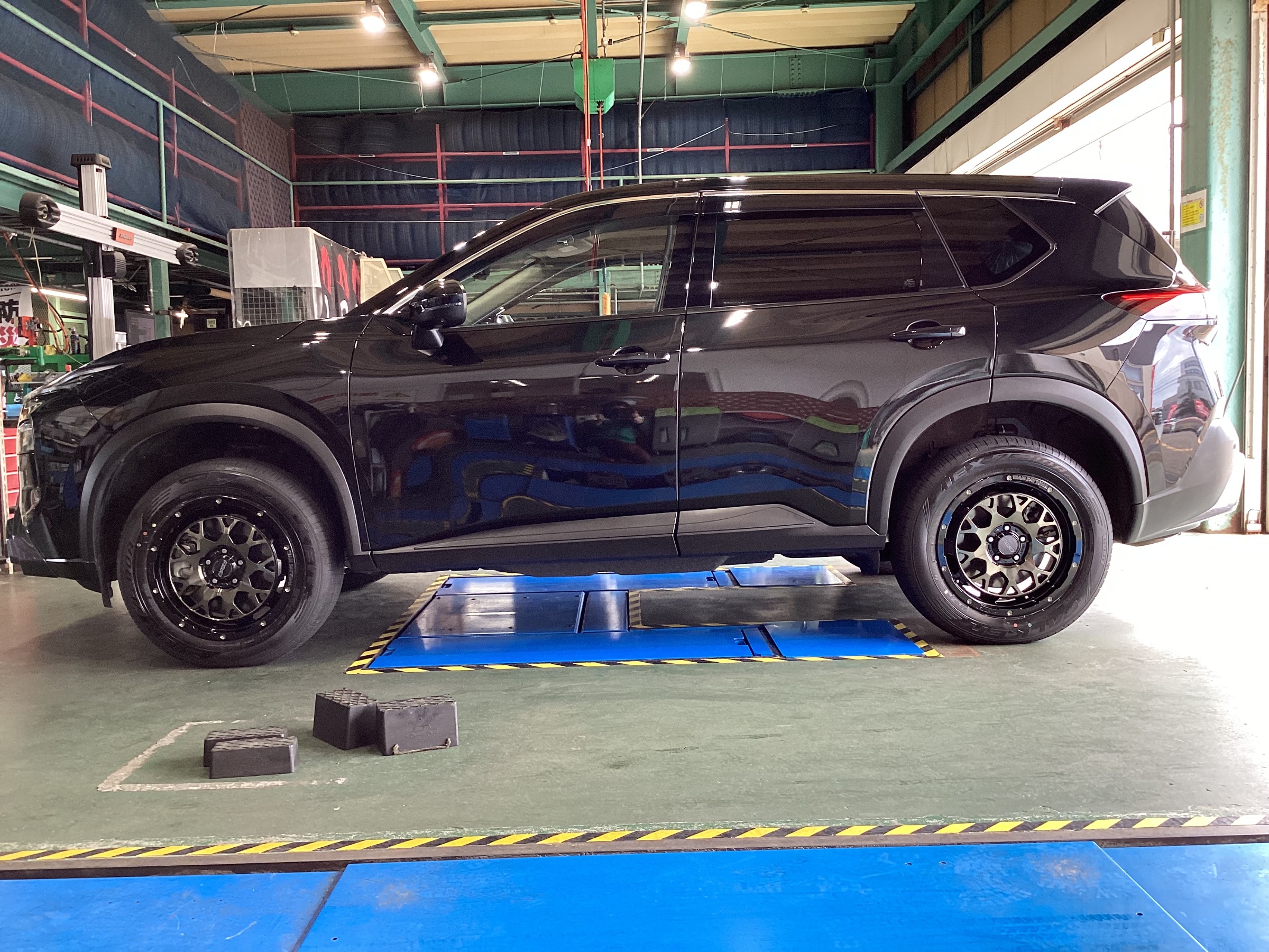 新型エクストレイル RAYS ホイール装着！『SNT33 エクストレイル ホイール交換』 | 店舗おススメ情報 | タイヤ館 三条（新潟県）