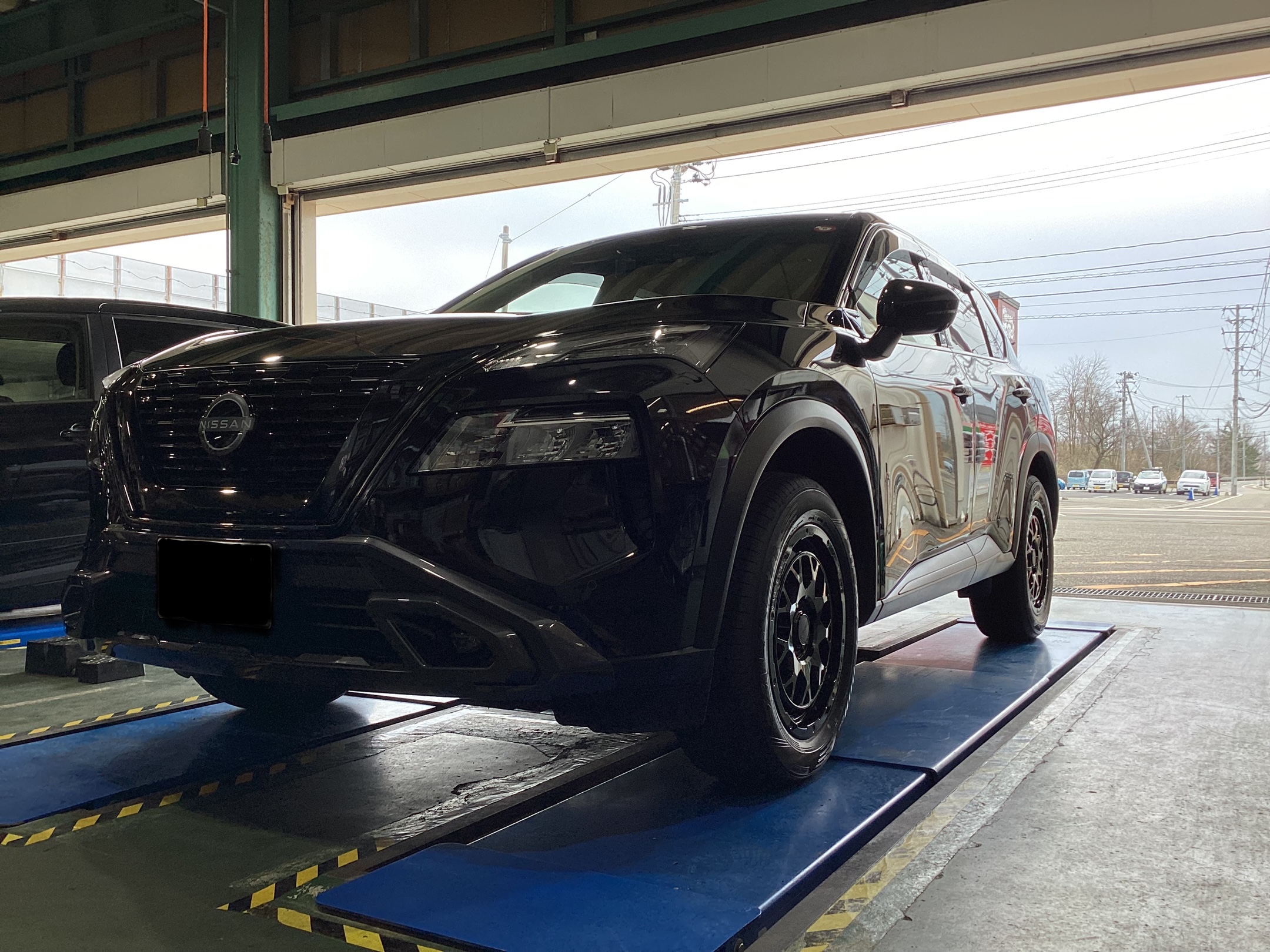 新型エクストレイル RAYS ホイール装着！『SNT33 エクストレイル ホイール交換』 | 店舗おススメ情報 | タイヤ館 三条（新潟県）