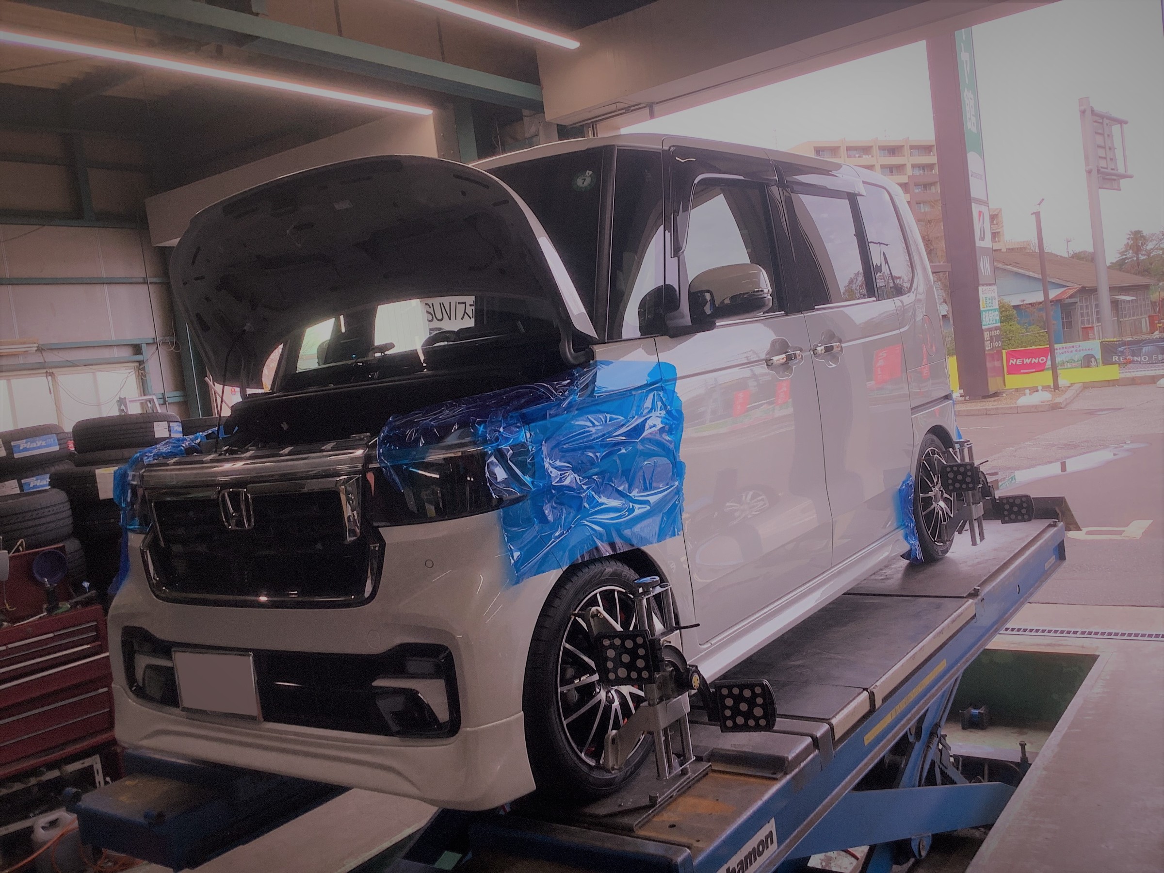 ホンダJF5型N-BOXカスタム ターボ、車高調のお取り付け＆アライメント調整！ | 店舗おススメ情報 | タイヤ館 八千代（千葉県）