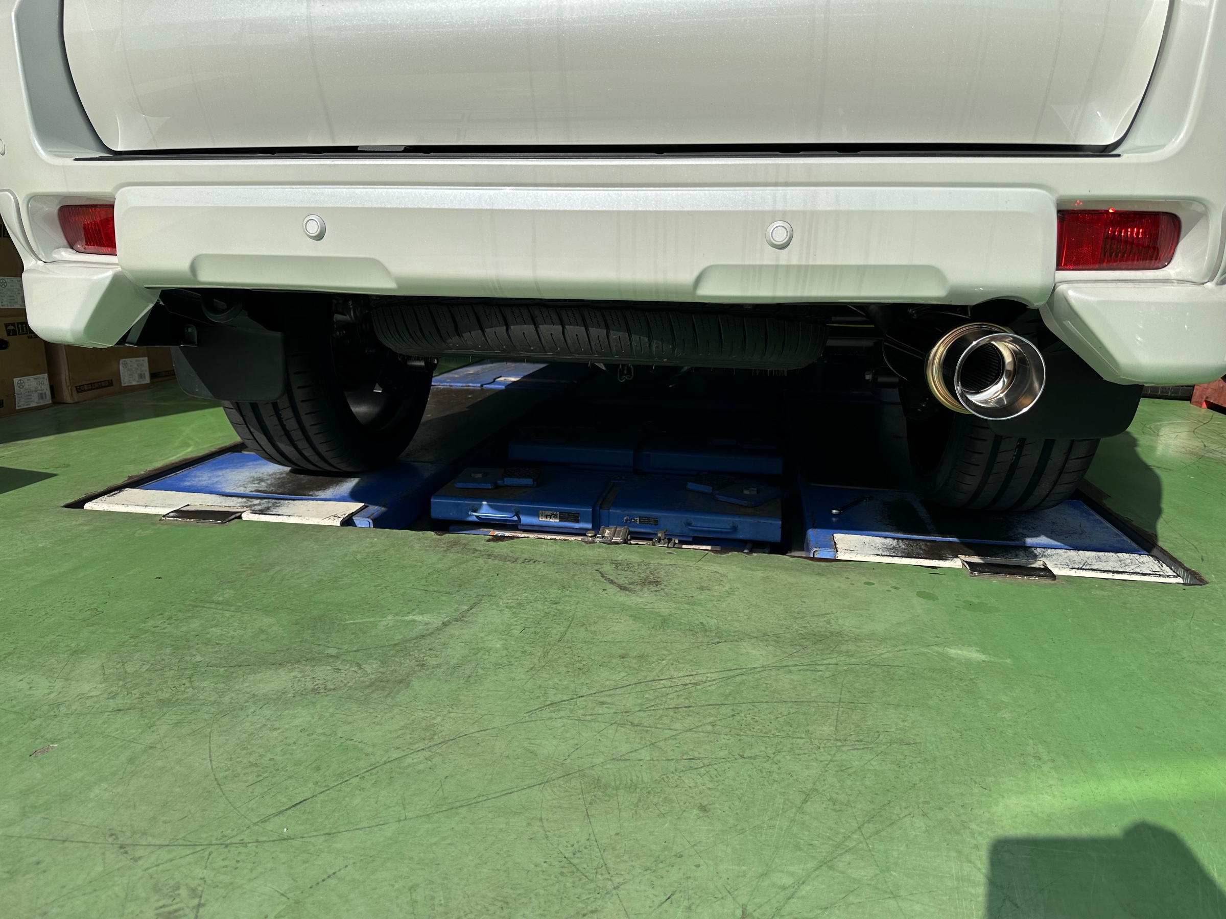 【トヨタ・ランドクルーザープラド・TRJ150】マフラー交換 | 店舗おススメ情報 | タイヤ館 土浦北インター（茨城県）