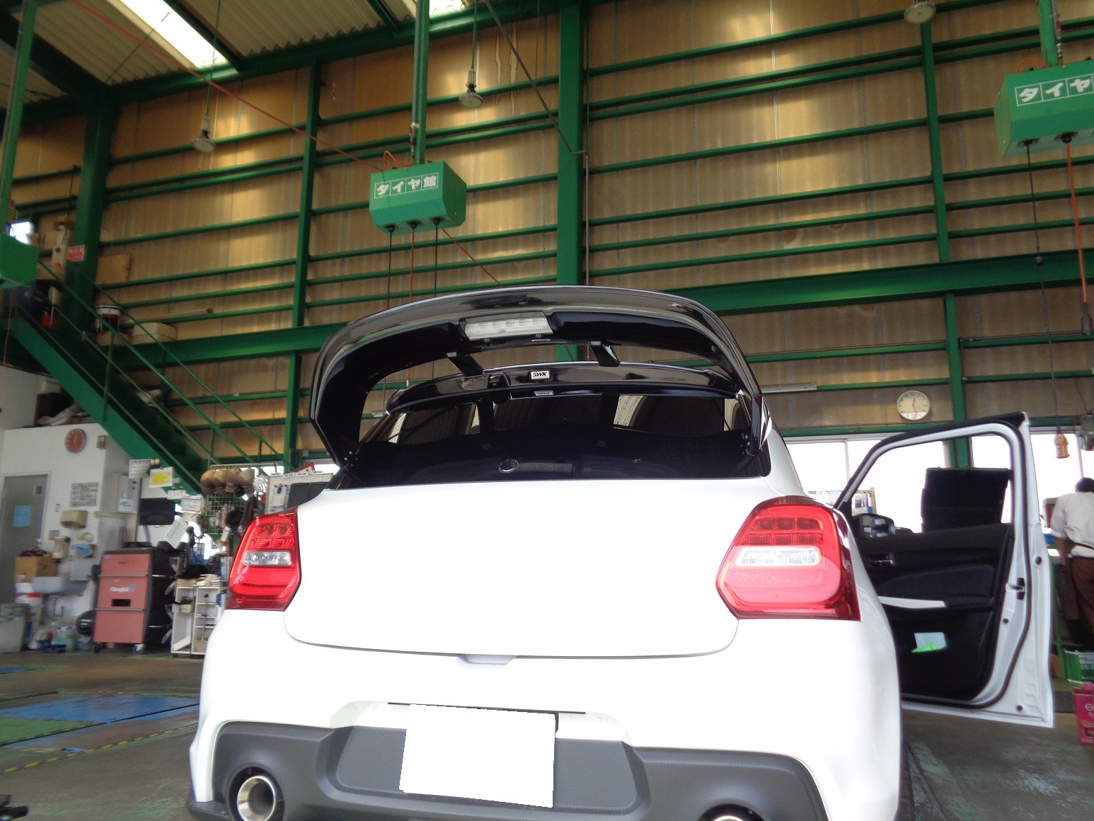 ZC33型スイフトスポーツ SWK製WRウィングで圧倒的な迫力に！ | 店舗おススメ情報 | タイヤ館 加古川中央（兵庫県）